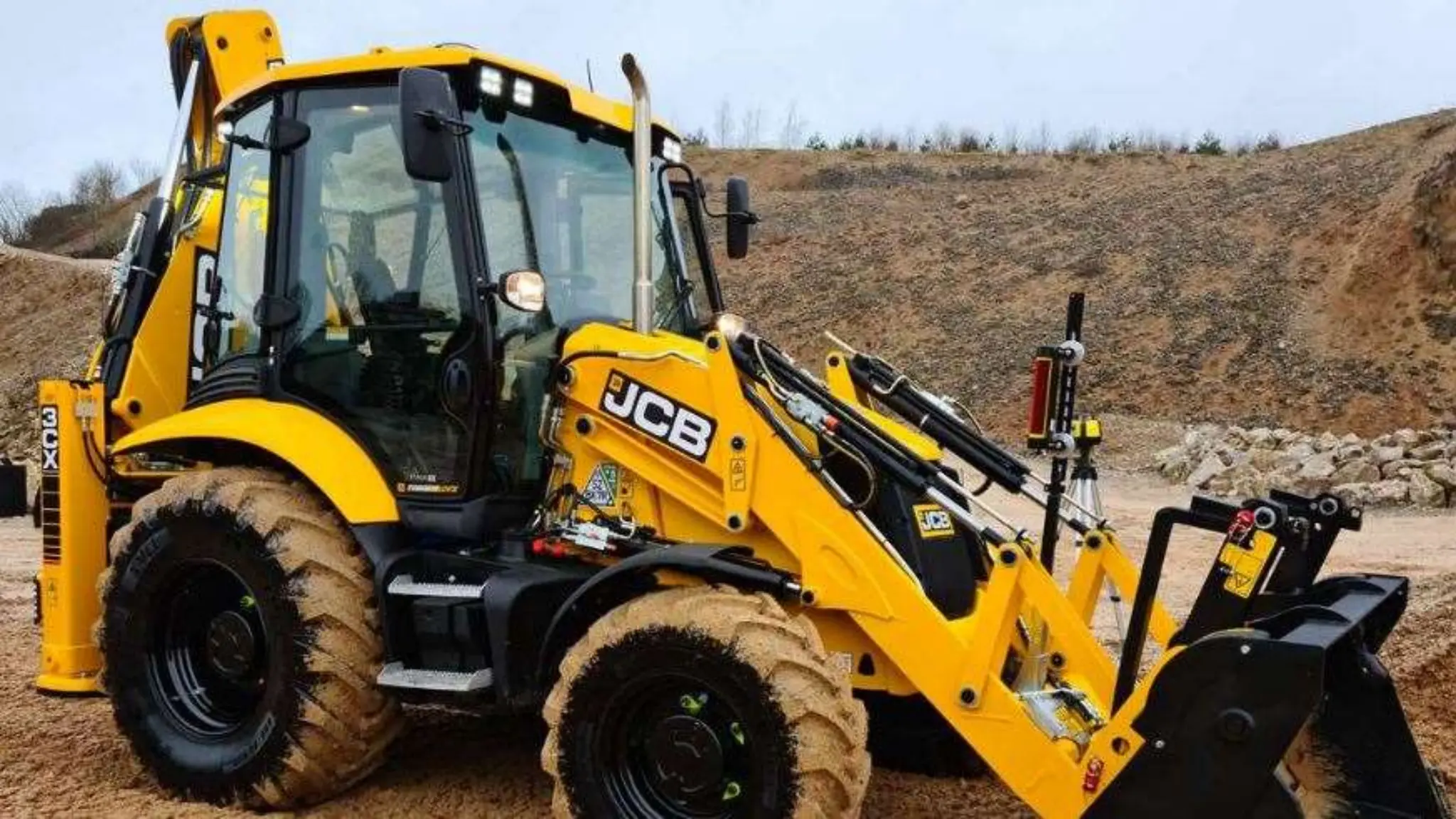 how does JCB ensure safety in their construction equipment.pptx