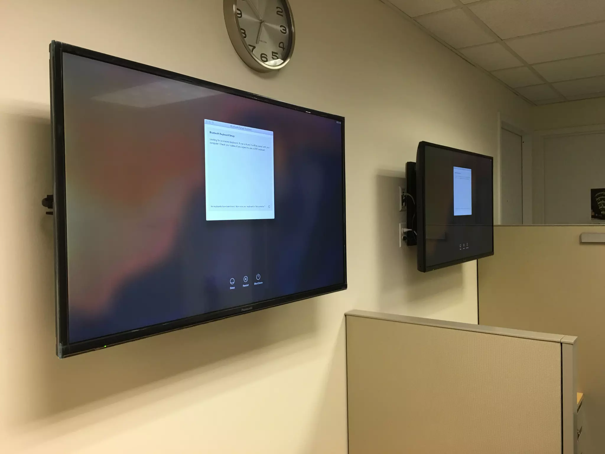 Side by Side Slim Monitors 42" | PDF