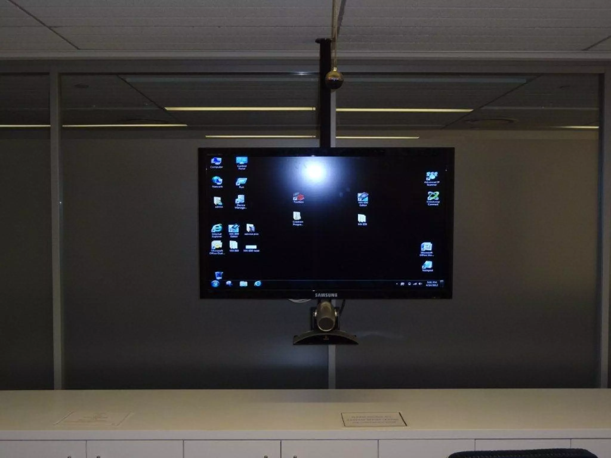 Hanging 42" Monitor | PDF