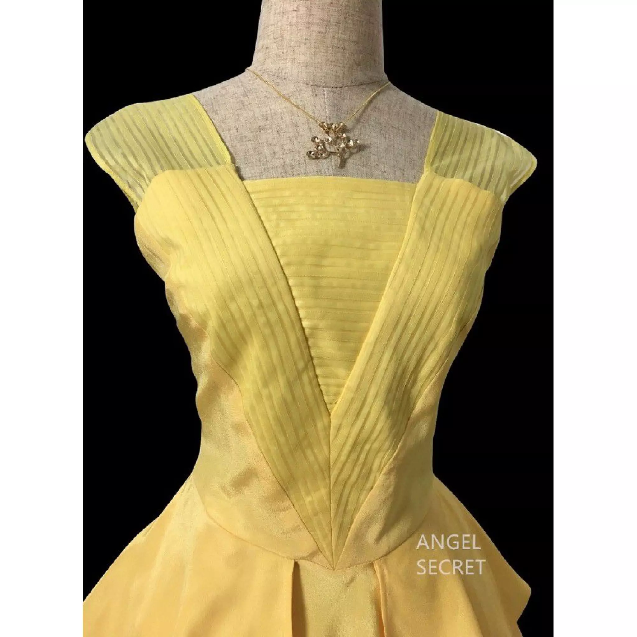 BM21 BELLE 2017 YELLOW DRESS DISNEYBOUND | PDF