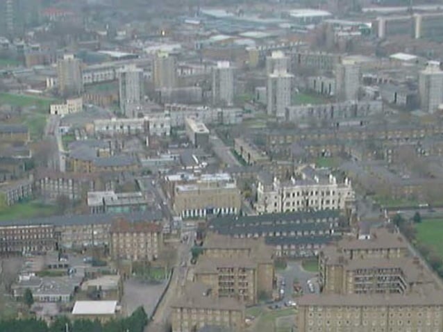 London Docklands redevelopment | PPT