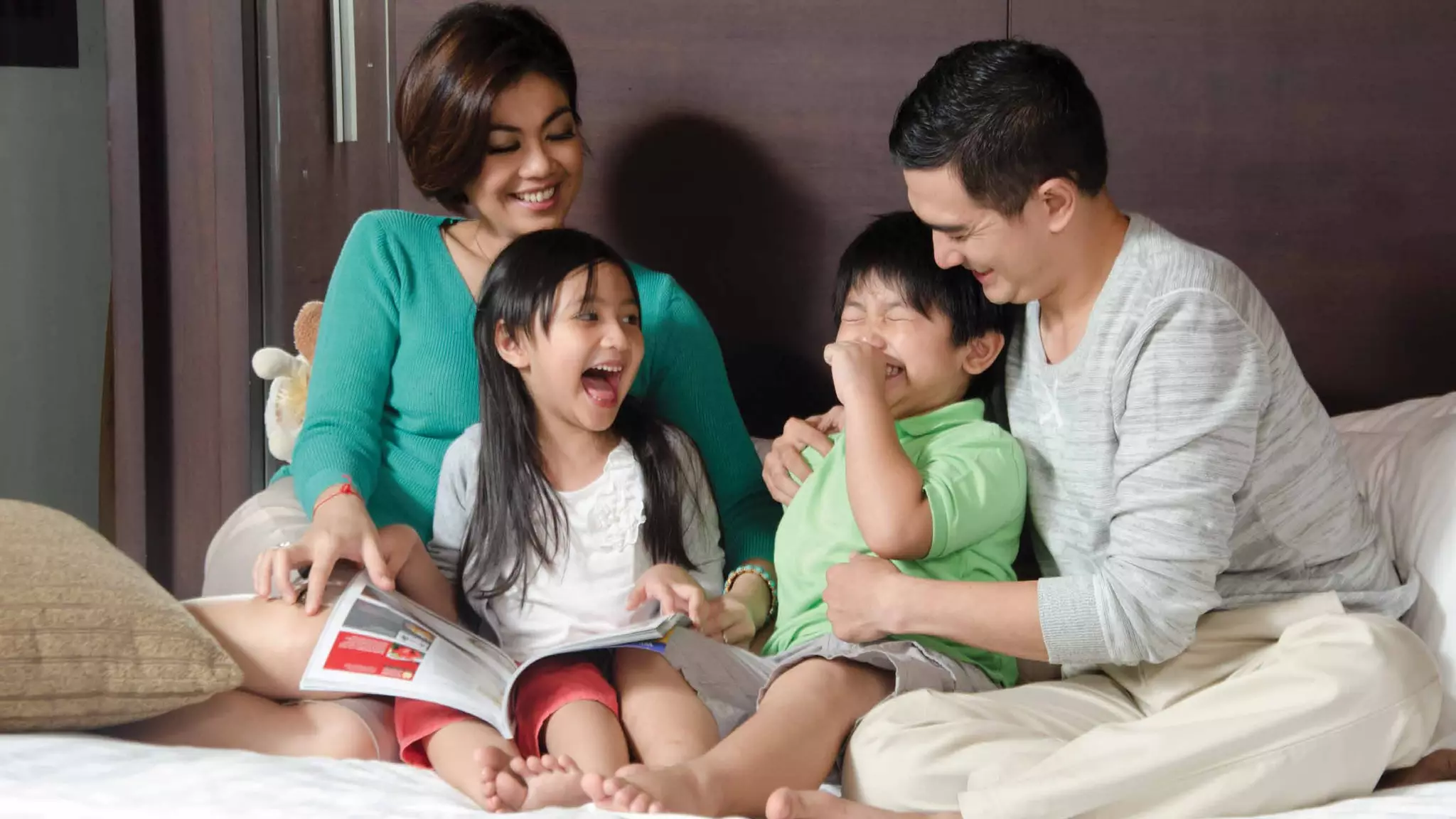 Youtube Vlog keluarga mily - Kalbe presentation | PPT