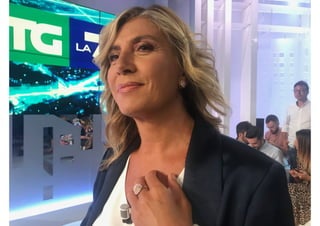 La 7 Myrta Merlino 10 2019 - My Boutonniere Lapel Flower | PPT