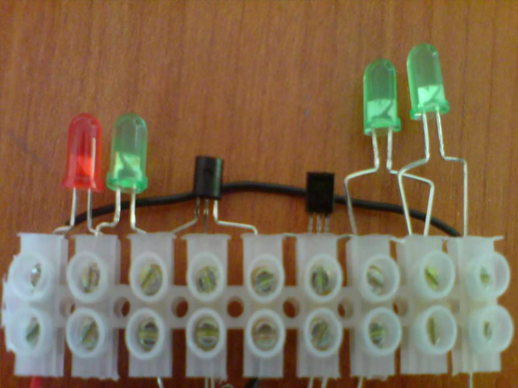 Langkah memasang komponen pada litar projek | PPTX