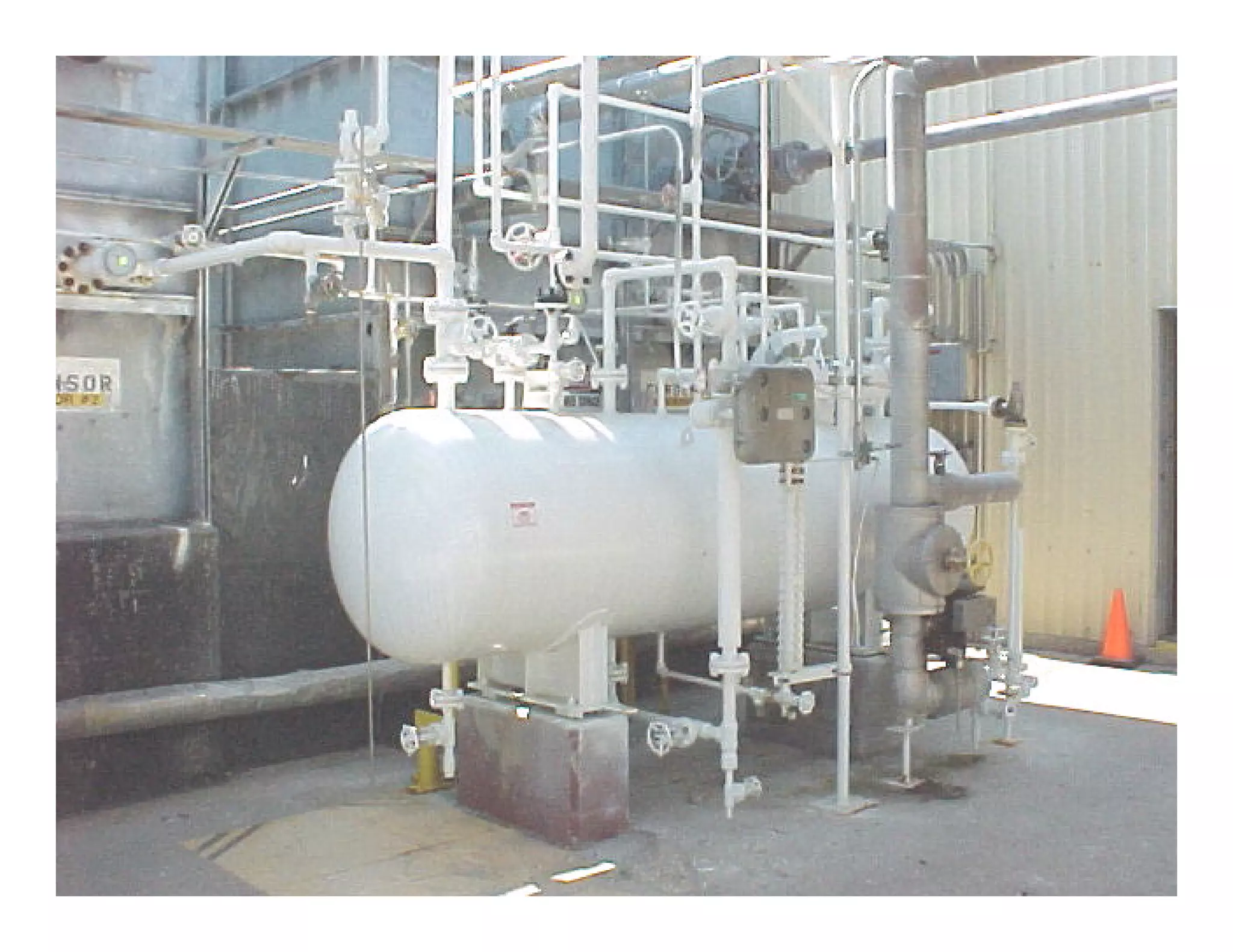 Large Scale Ammonia Storage and Handling.pdf
