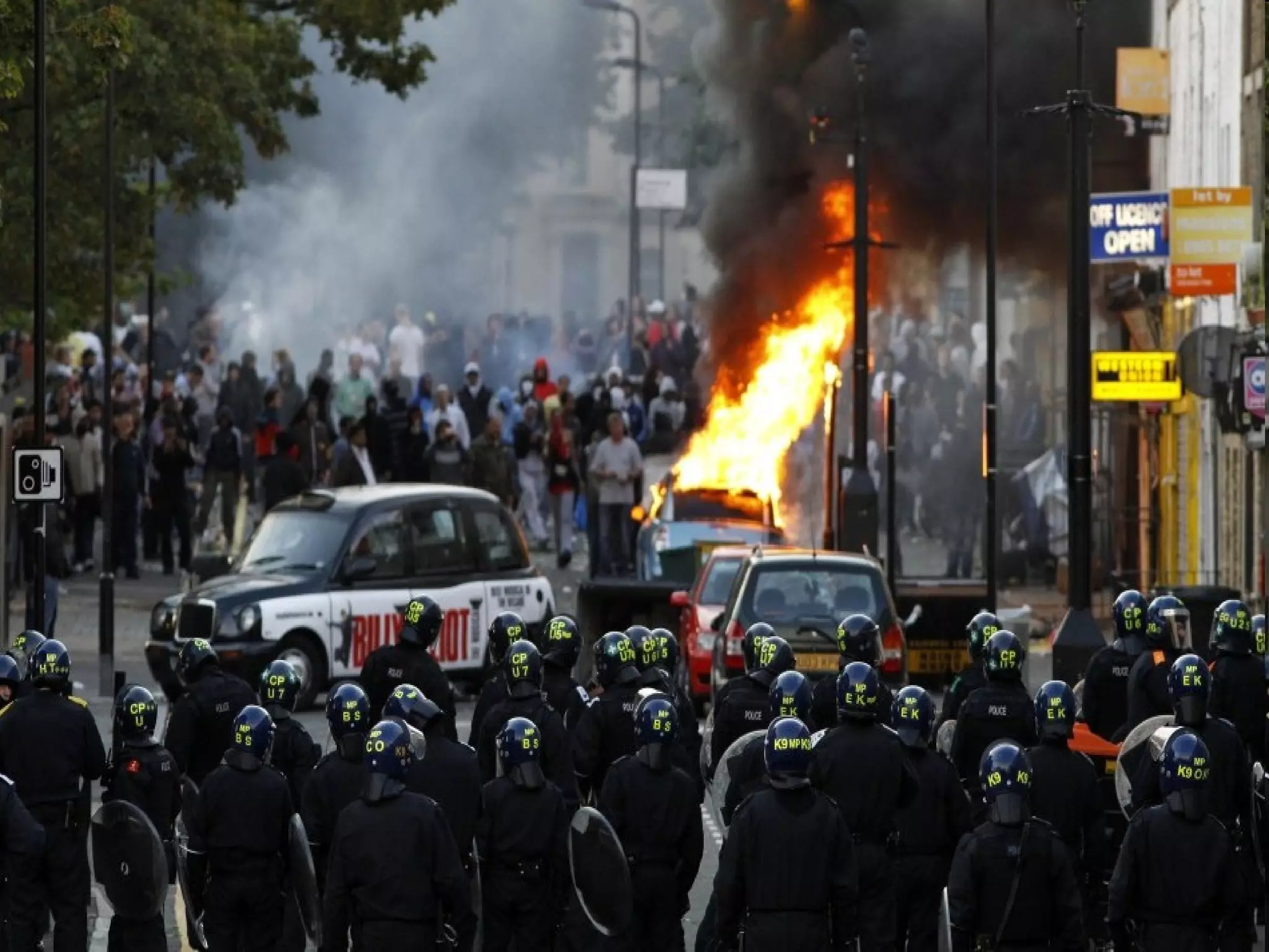 London riots | PPT