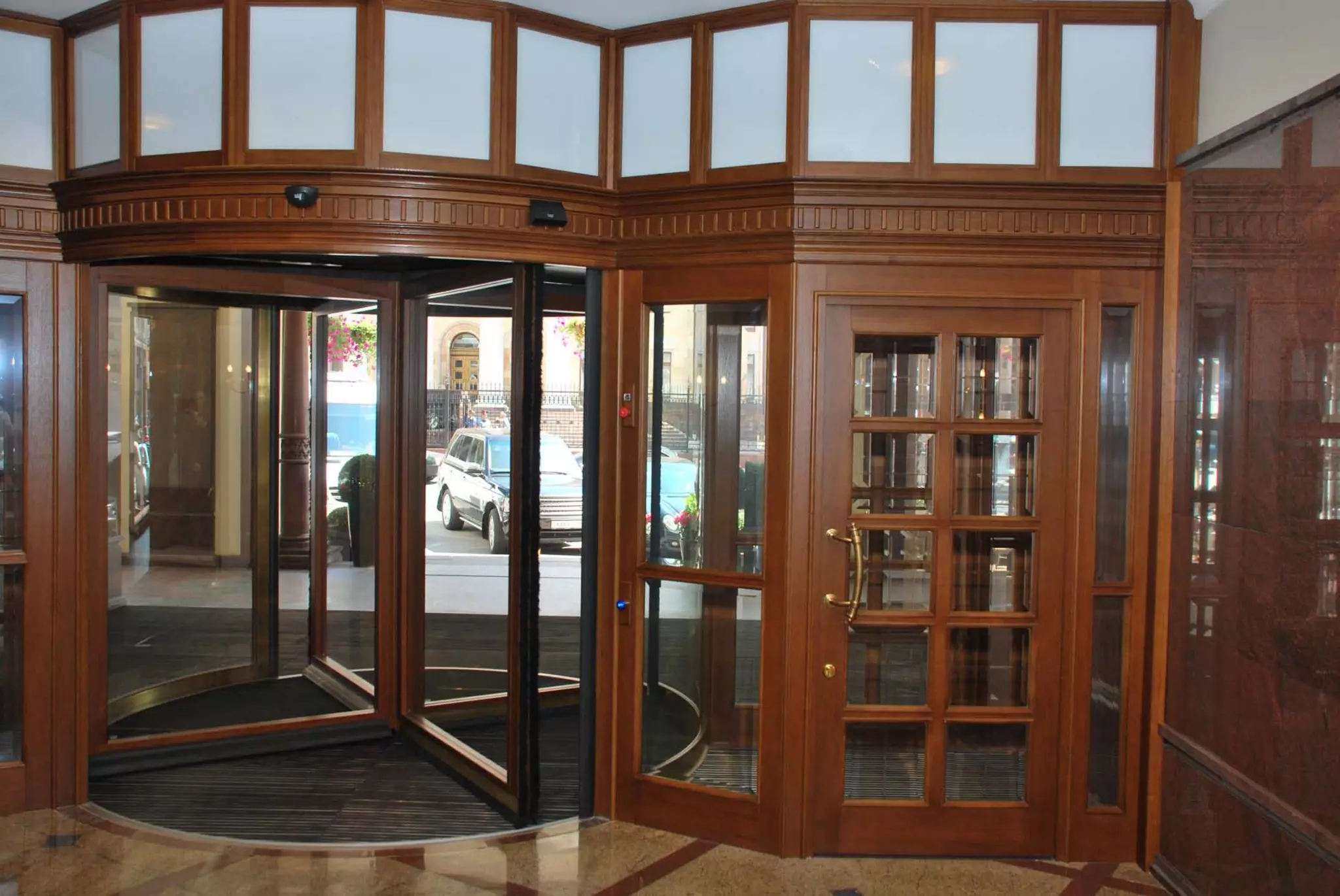 Masterpiece revolving door. baroque style. Marriott Aurora 5* | PDF