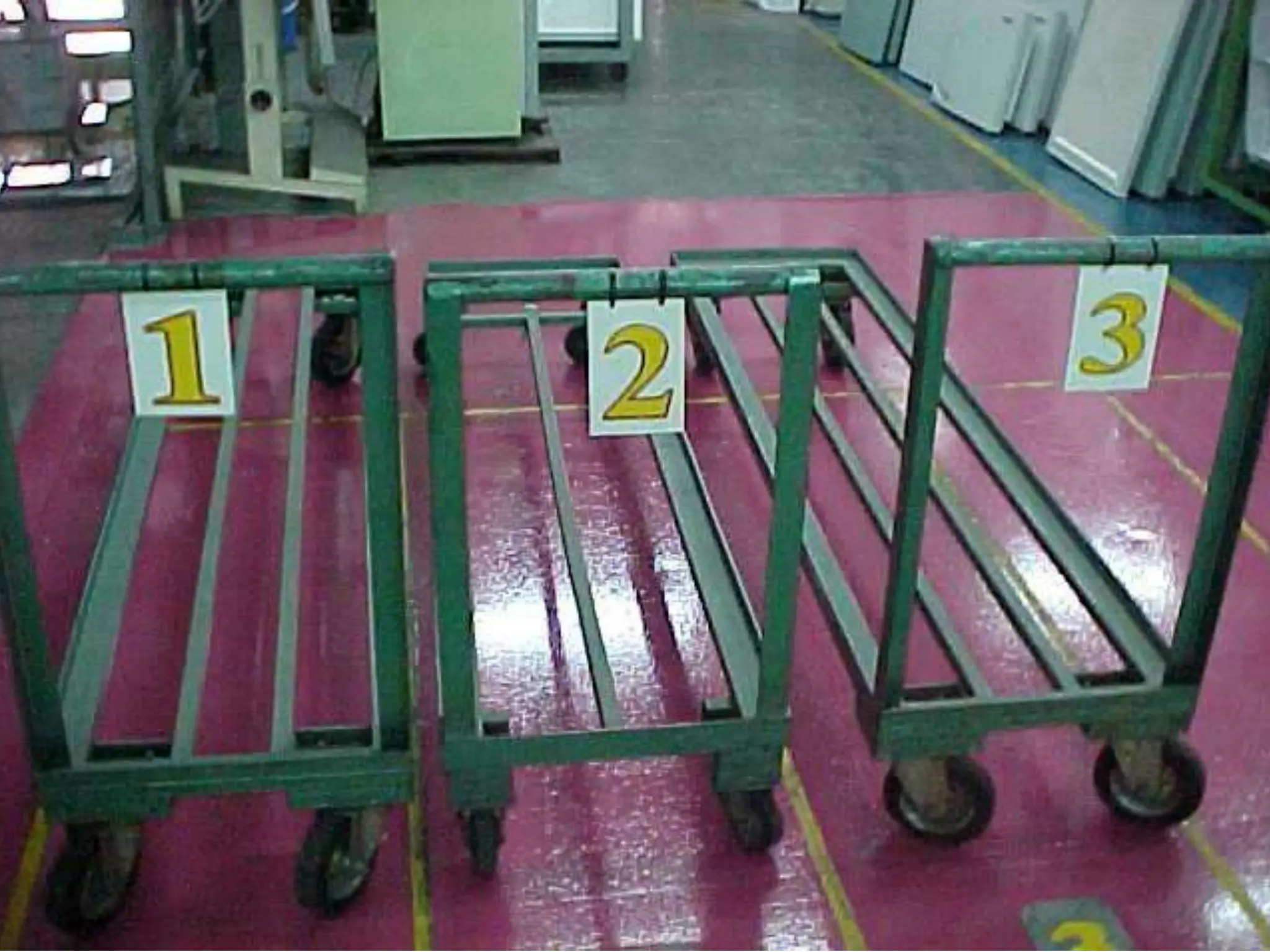 MENGELOLA PERALATAN PELATIHAN KERJA (1).pptx