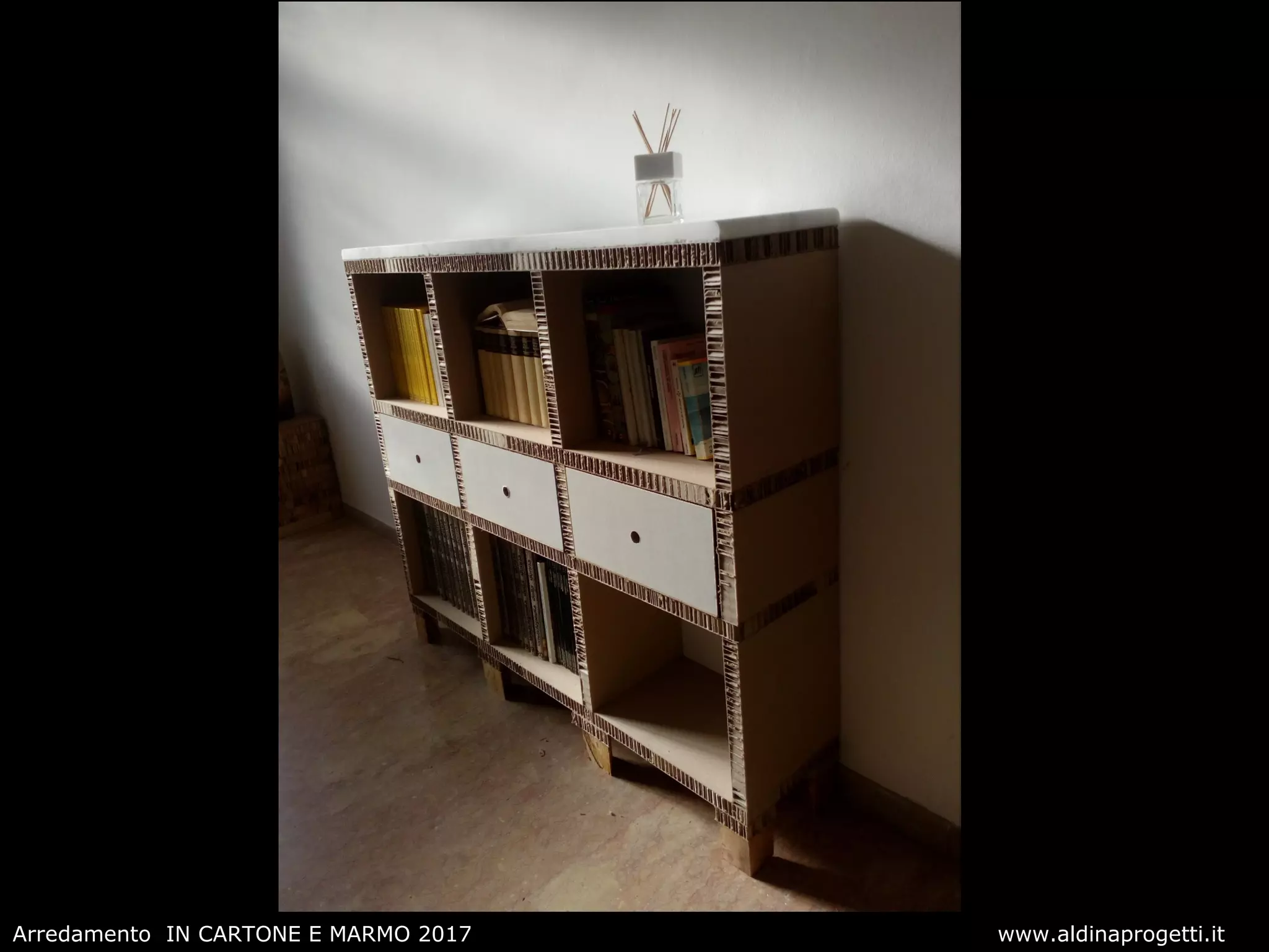 Mobili di cartone e marmo | PPT