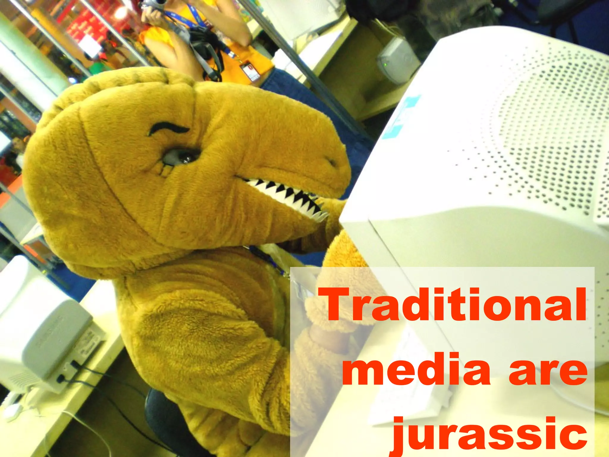 Traditional media x social media | PPT
