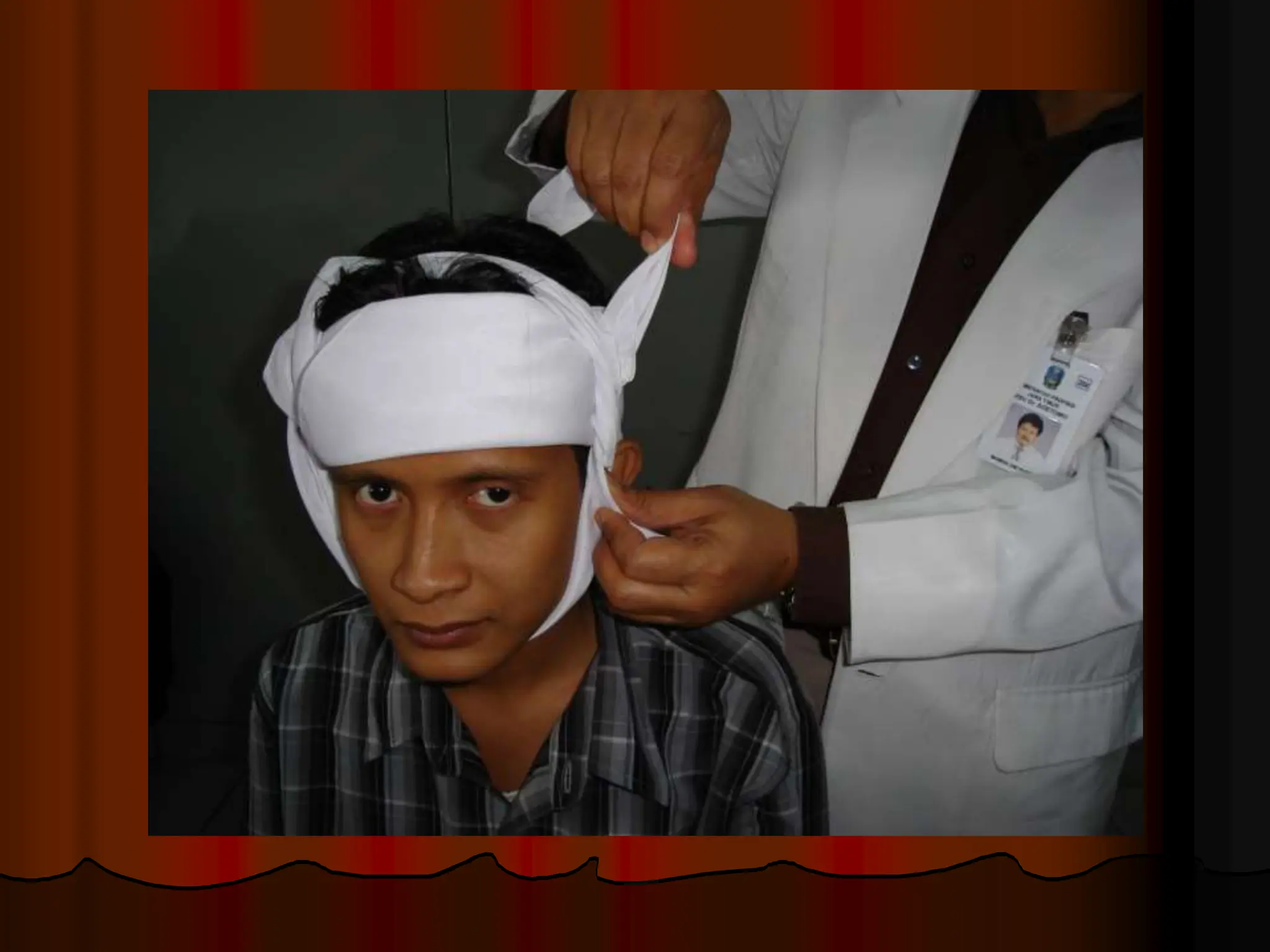 PEMBALUTAN & PEMBIDAIAN, pertolongan pertama | PPT