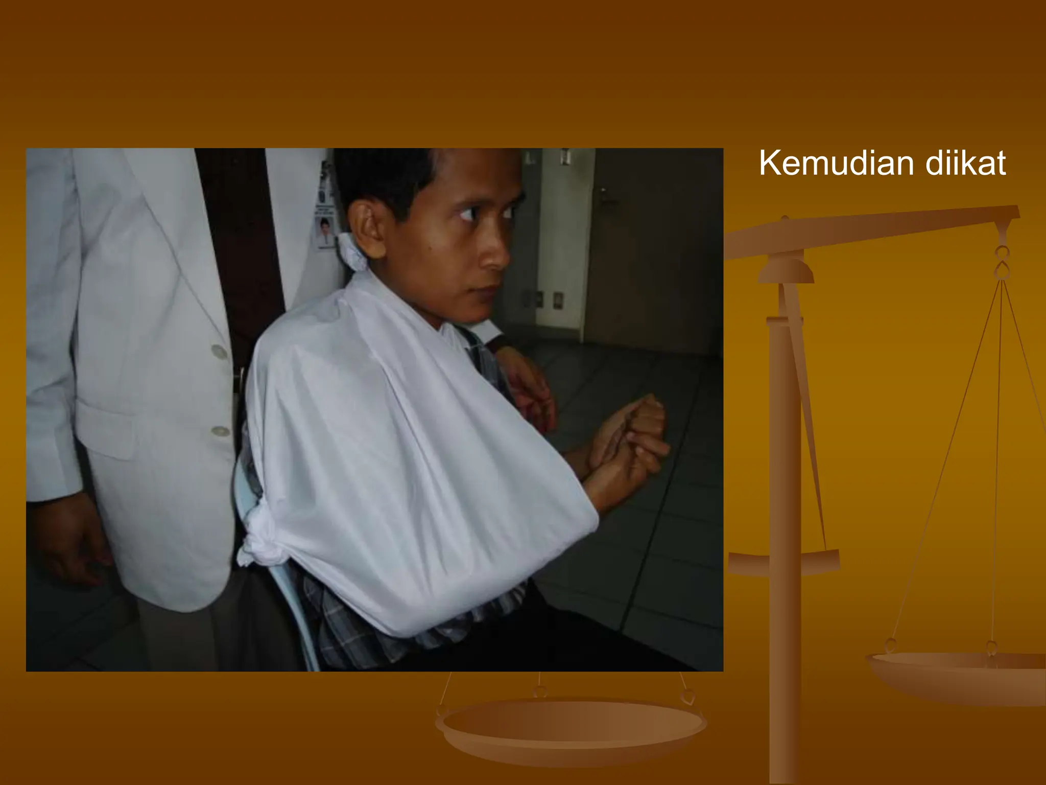 PEMBALUTAN & PEMBIDAIAN, pertolongan pertama | PPT