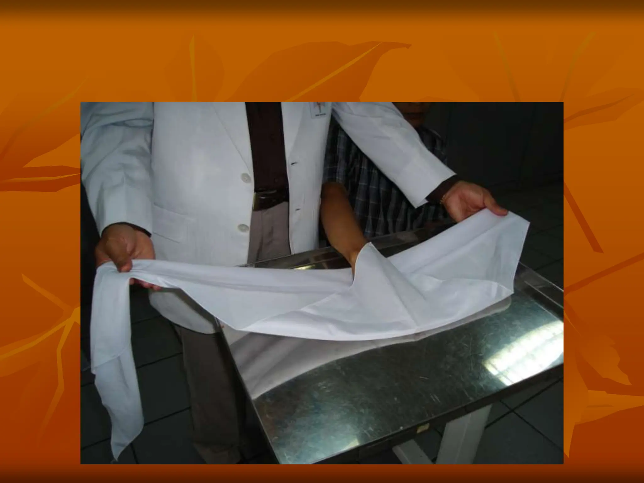 PEMBALUTAN & PEMBIDAIAN, pertolongan pertama | PPT