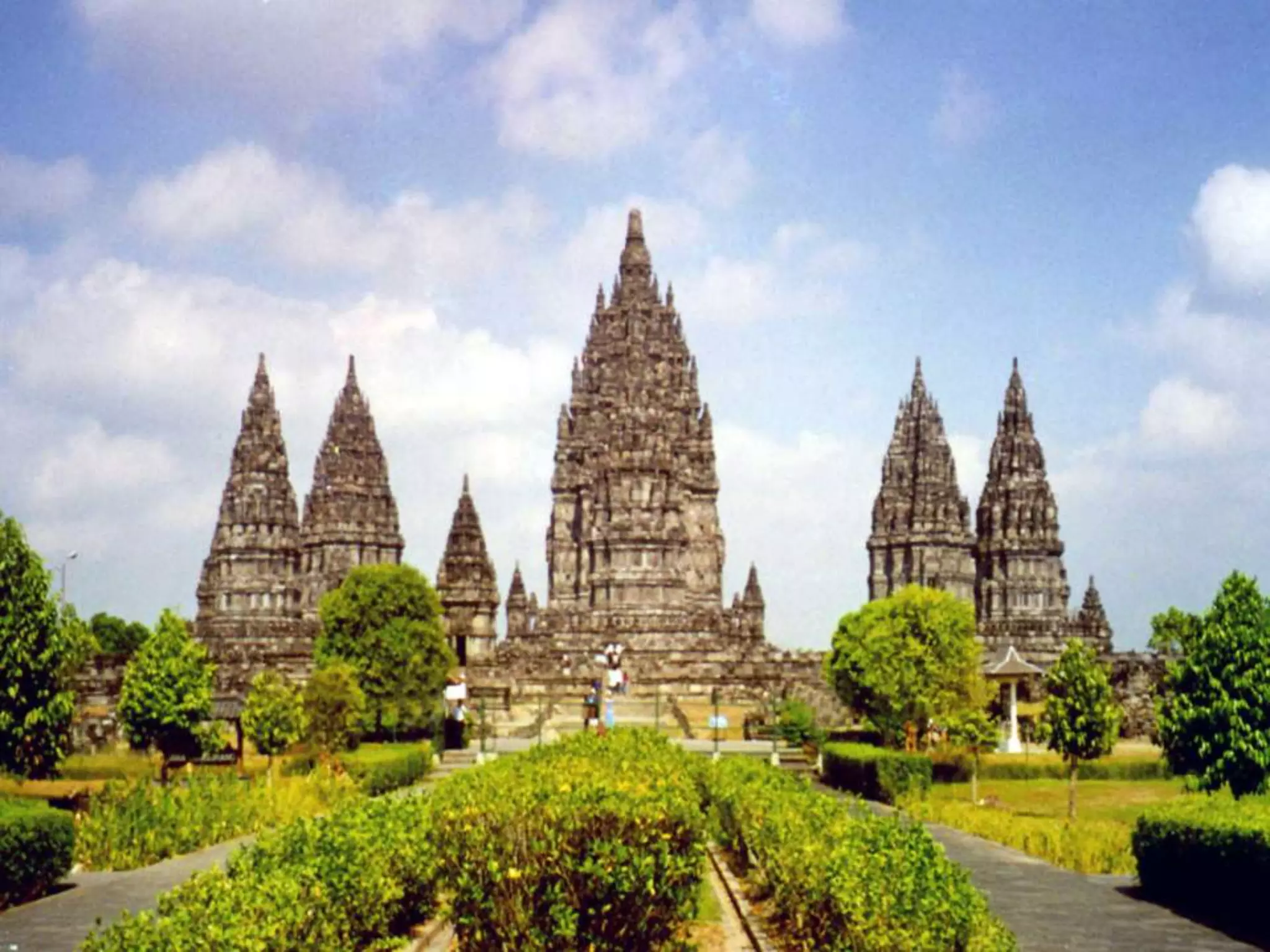 X - Sejarah Indonesia - Perbedaan Candi di Jawa Timur dan Jawa Tengah ...