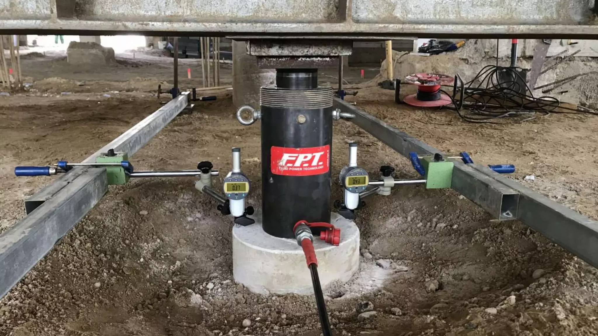 Photo Gallery: Using Motionics’ Wireless Pile Load Test Kit for ...