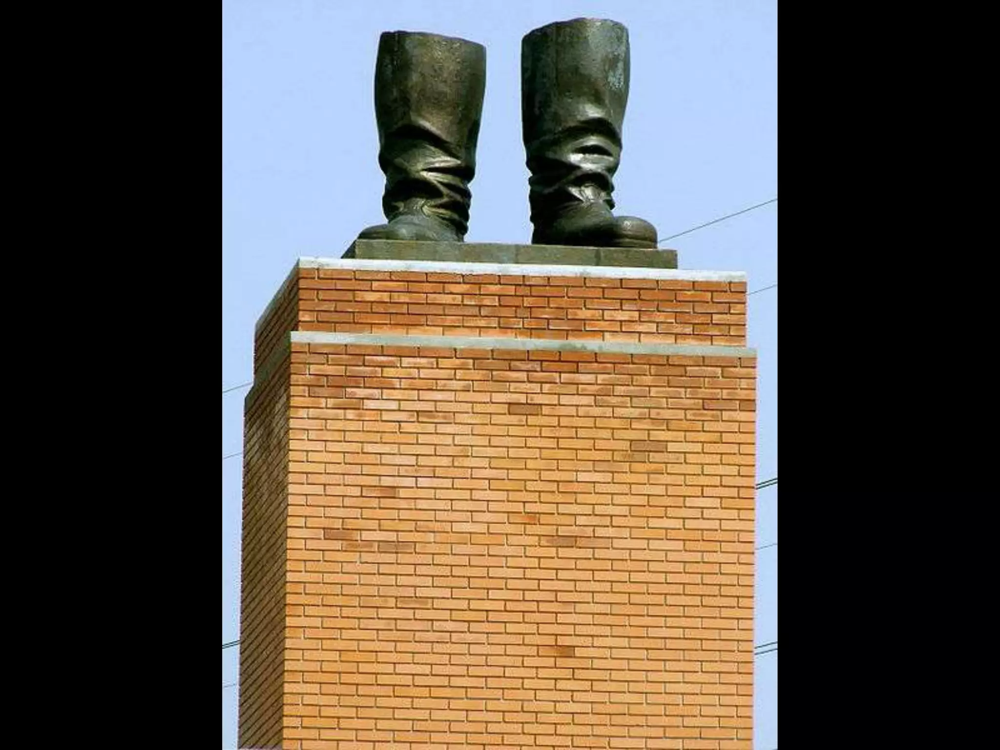 Plinths in contemporary art | PPTX | Museums & Galleries | Attractions