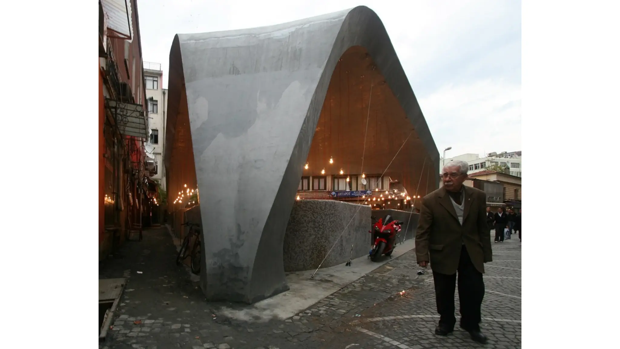 Besiktas Fish market case study architecture.pptx