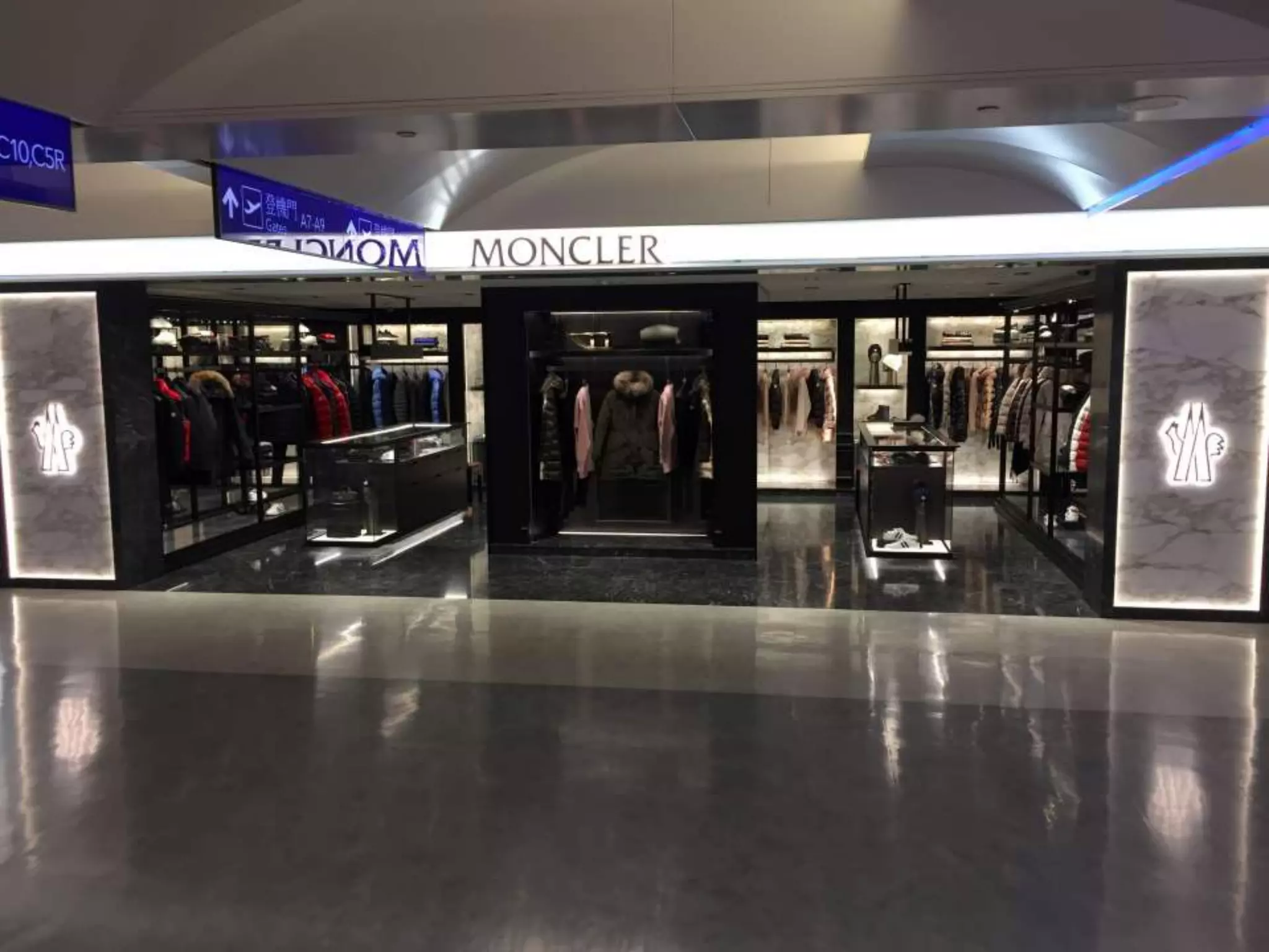 Moncler - New opening at Taipei International Airport | PPT