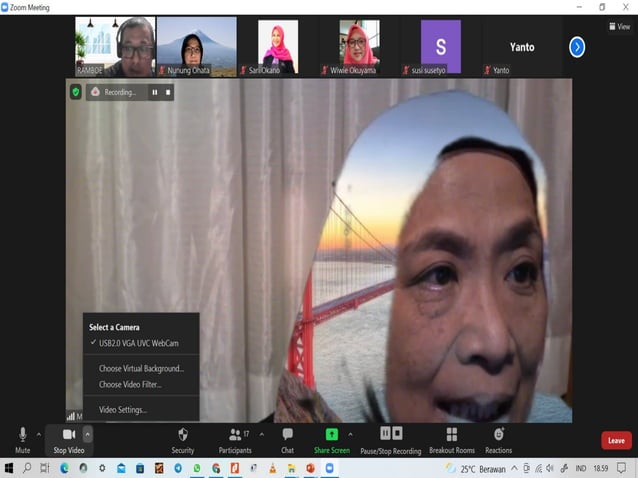 PROPERTY OF RAMBOE Problematika Menggunakan Zoom Meeting.pptx