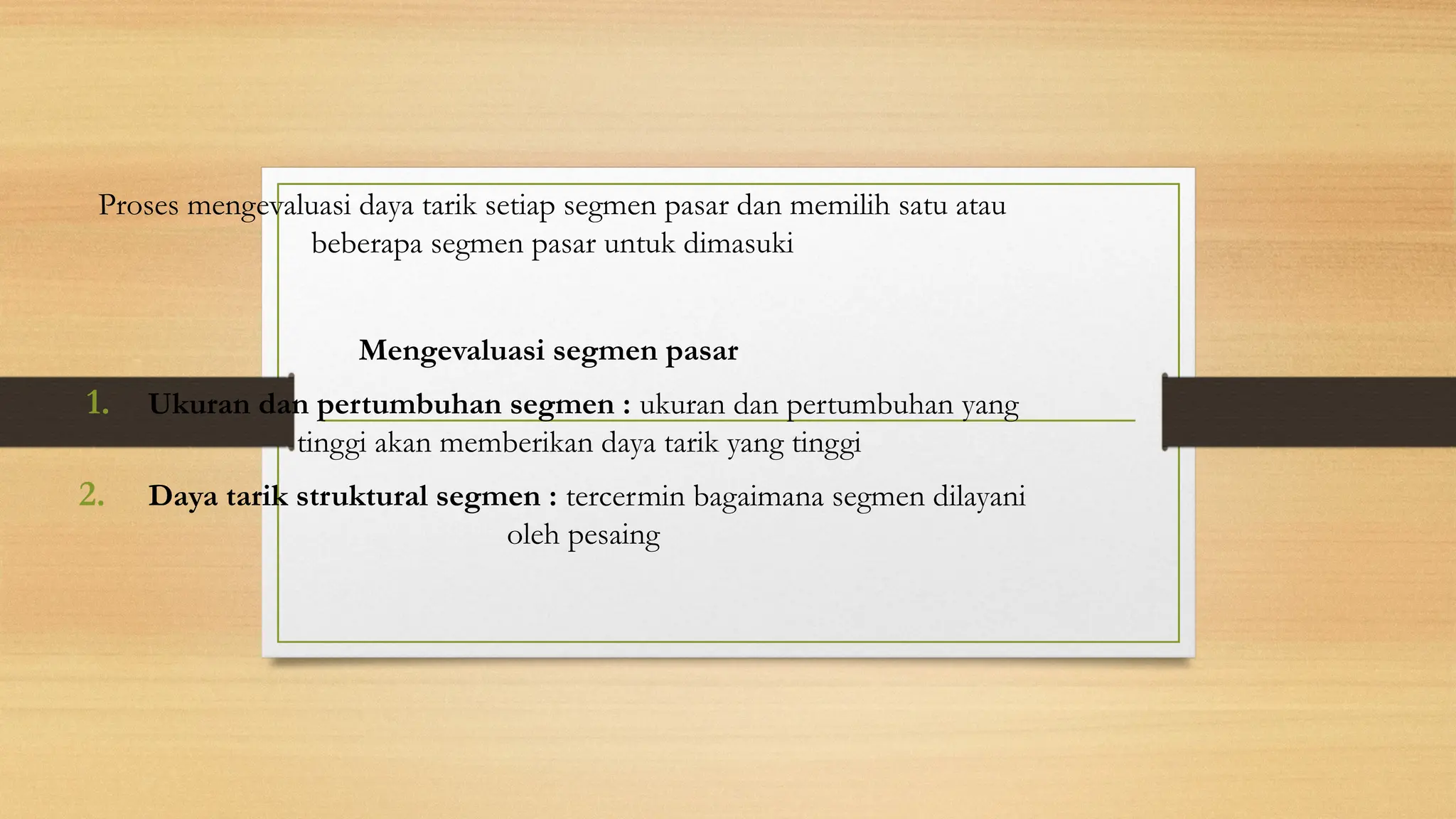 Proses mengevaluasi daya tarik setiap segmen pasar dan memilih satu ...