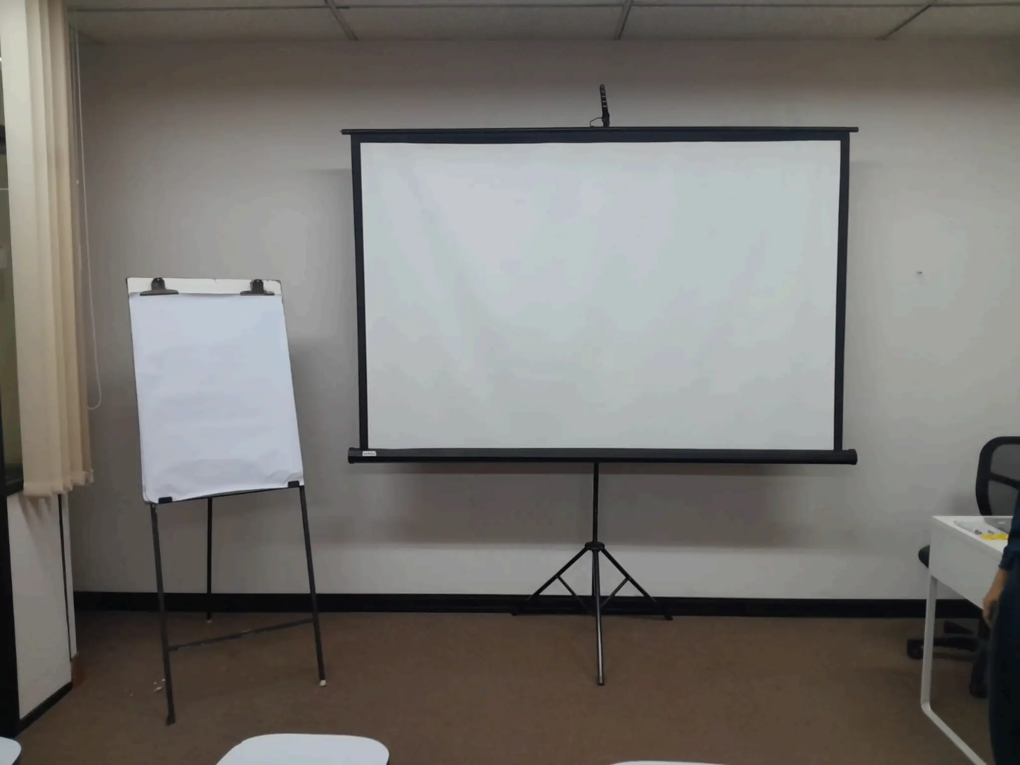 Pusat Sewa Screen Proyektor Dan Flip Chart | PPT