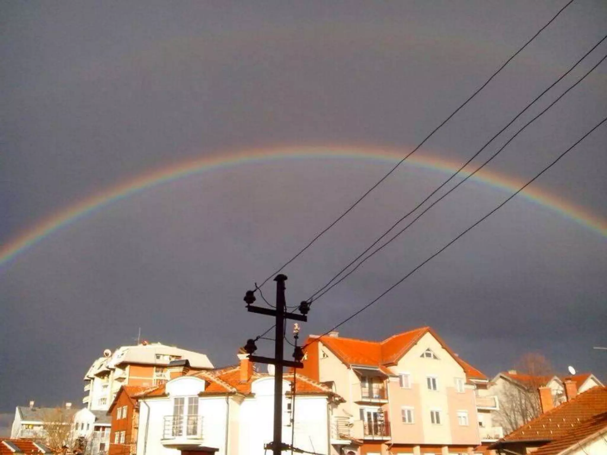 Prelamanje svetlosti kroz prizmu i sočiva | PPTX