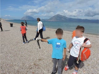 Καθαρισμός παραλίας από τη Γ΄ τάξη | PPT