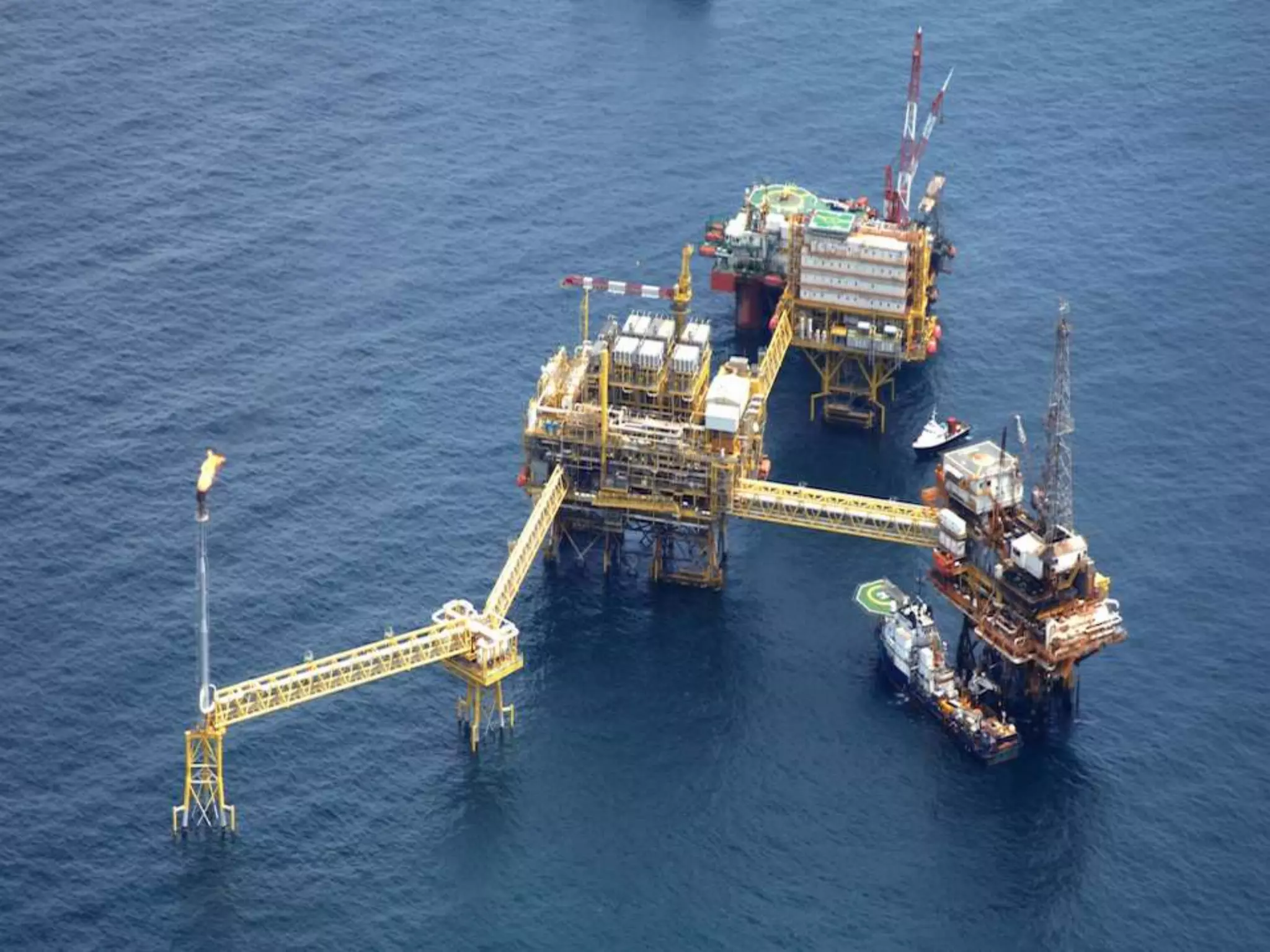 أعمال الانشاءات البحرية - Offshore Structure Works | PPTX