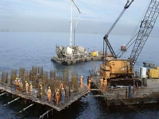 أعمال الانشاءات البحرية - Offshore Structure Works | PPTX
