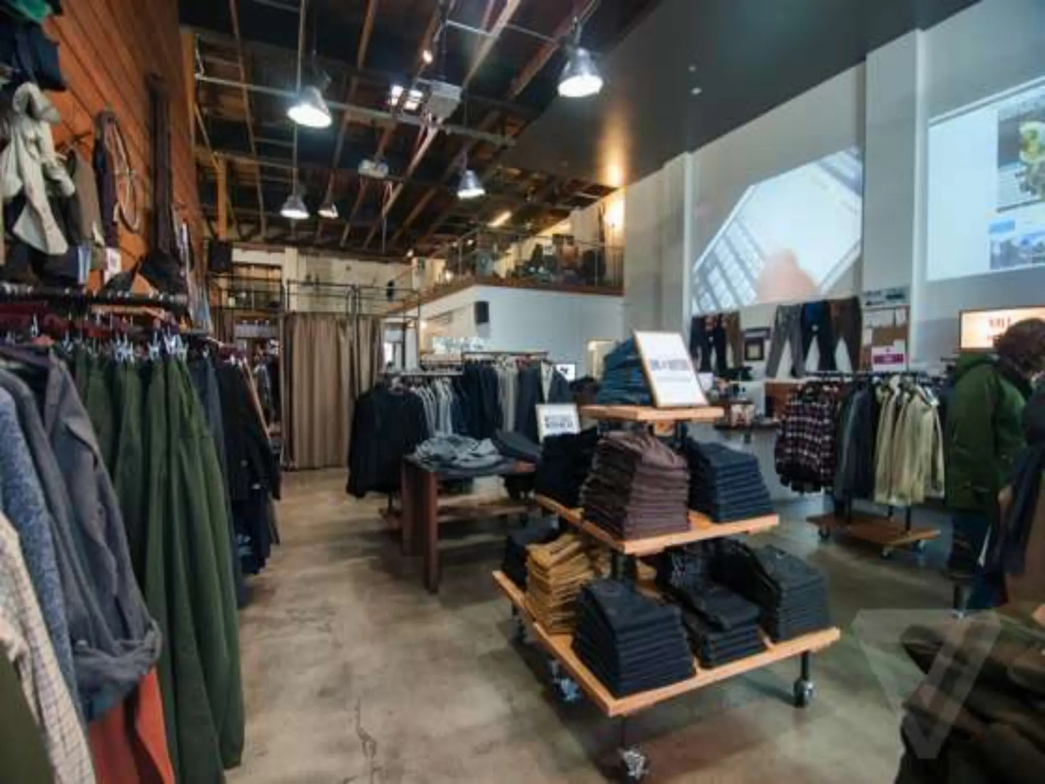 ()retail store layout design and display.pptx