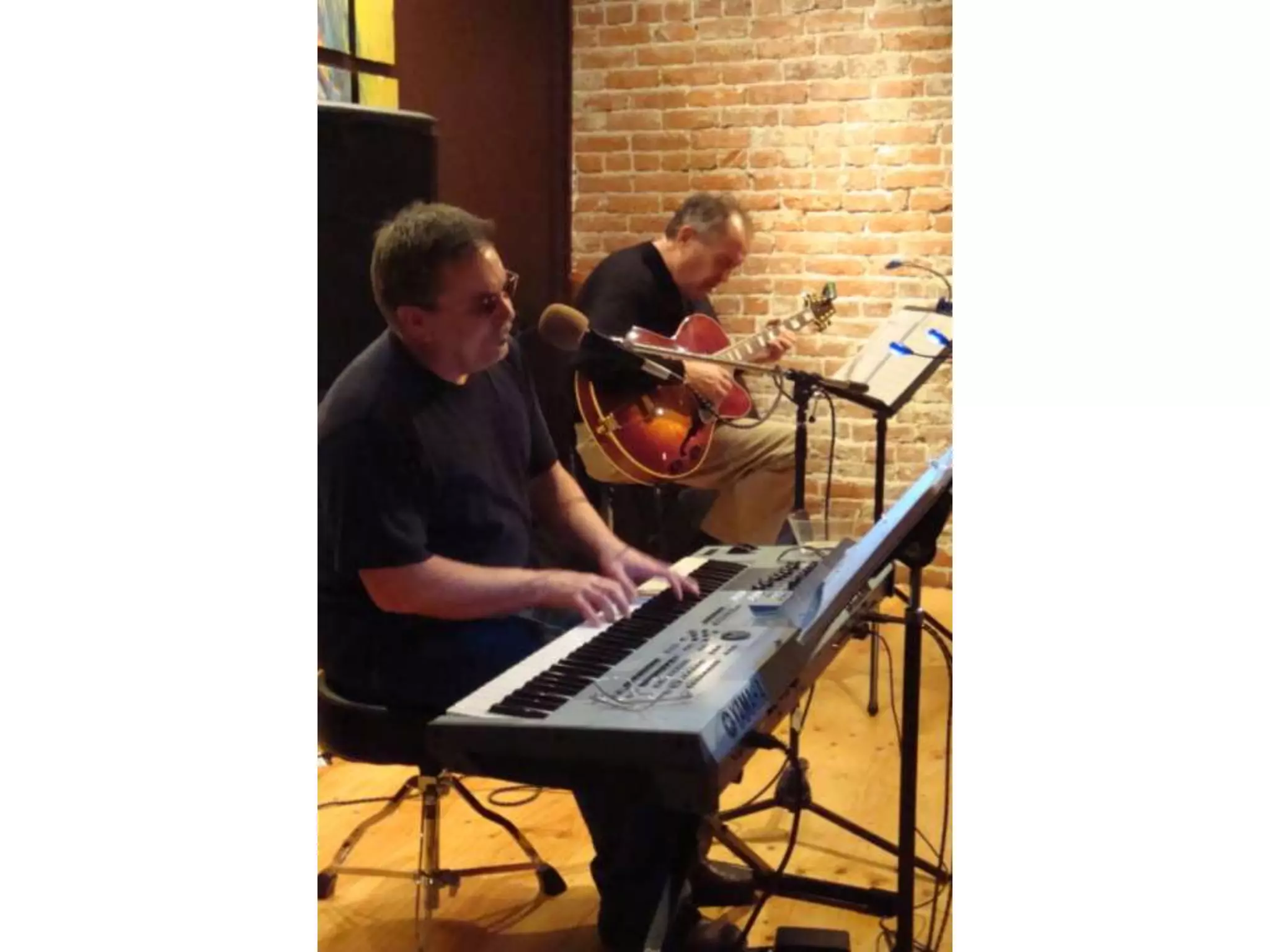 Roger Quesnell Duo at Walla Faces | PPTX