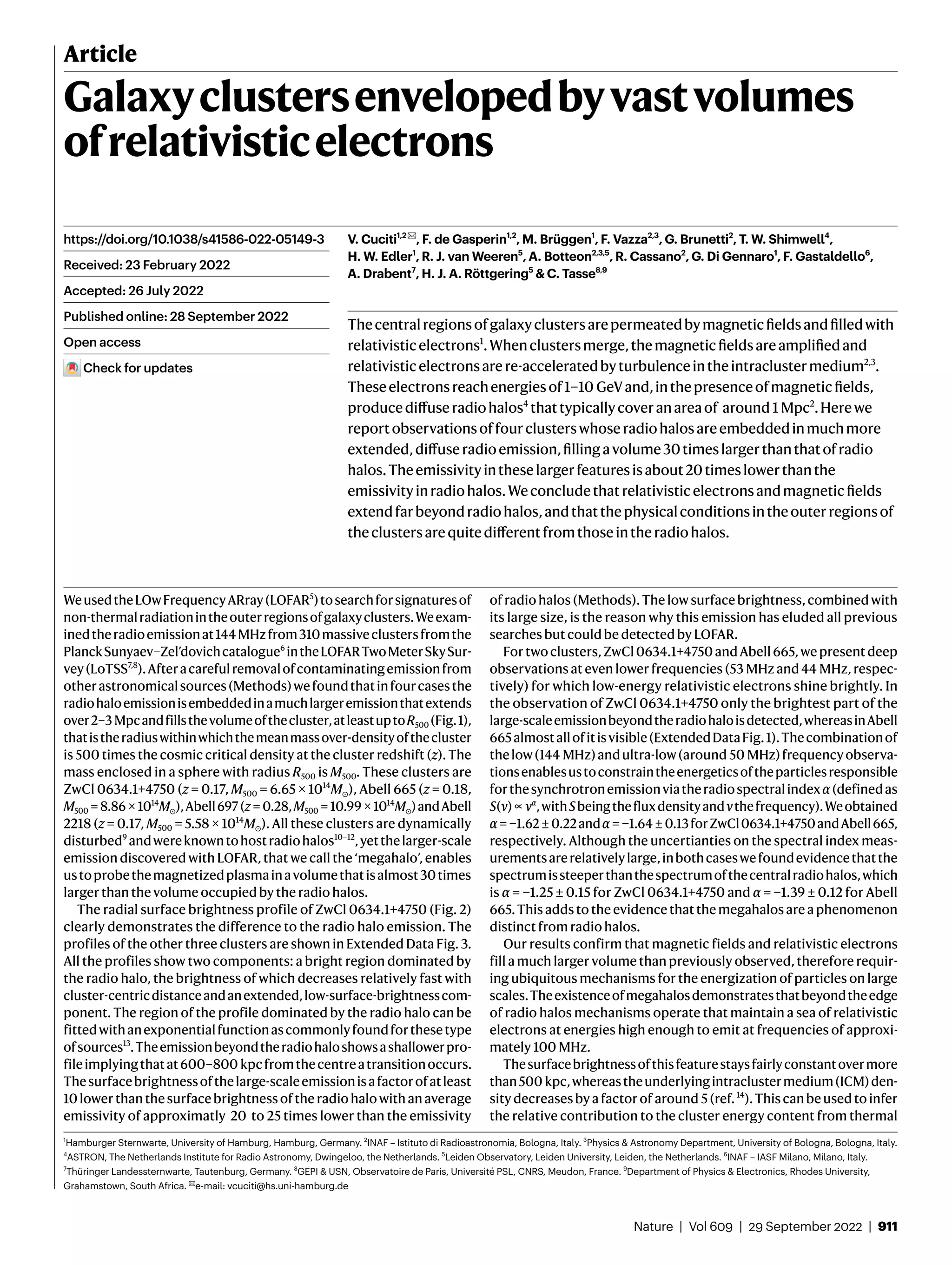 Galaxy clusters enveloped by vast volumes of relativistic electrons | PDF