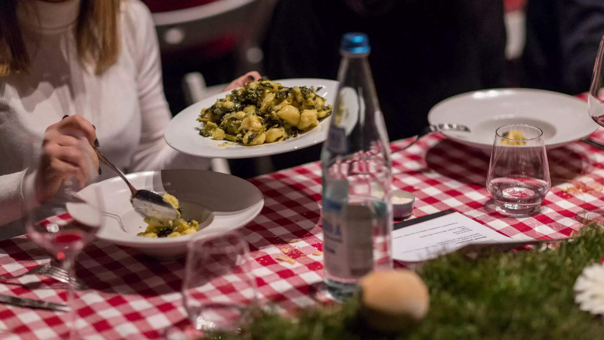 Salome Heusel - Senses of connection | PPT