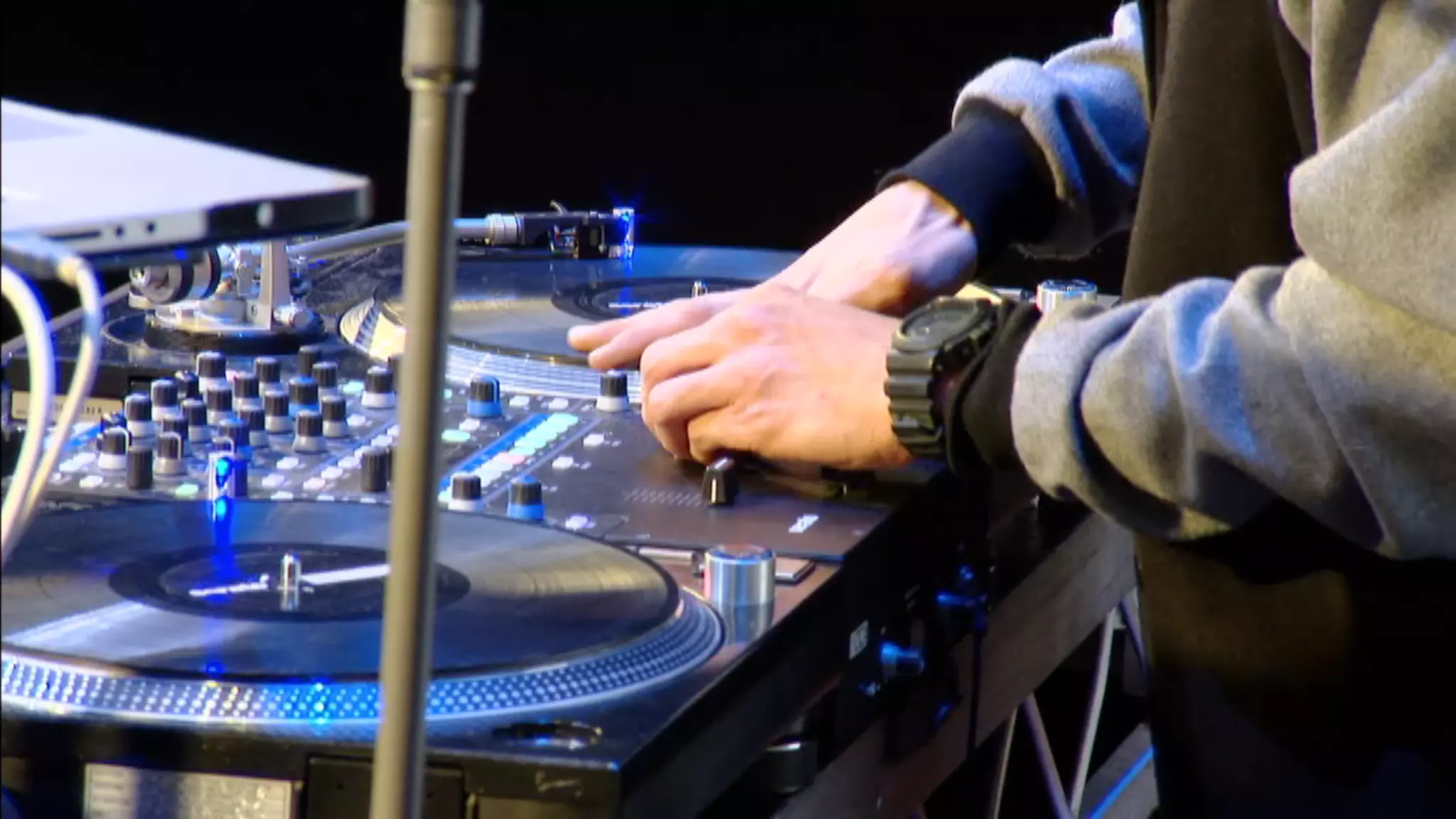 DJ Izm - Telstra Road To Discovery | PPT