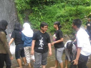 Catatan Si Ghamdan Goes to Semirang Waterfall | PDF