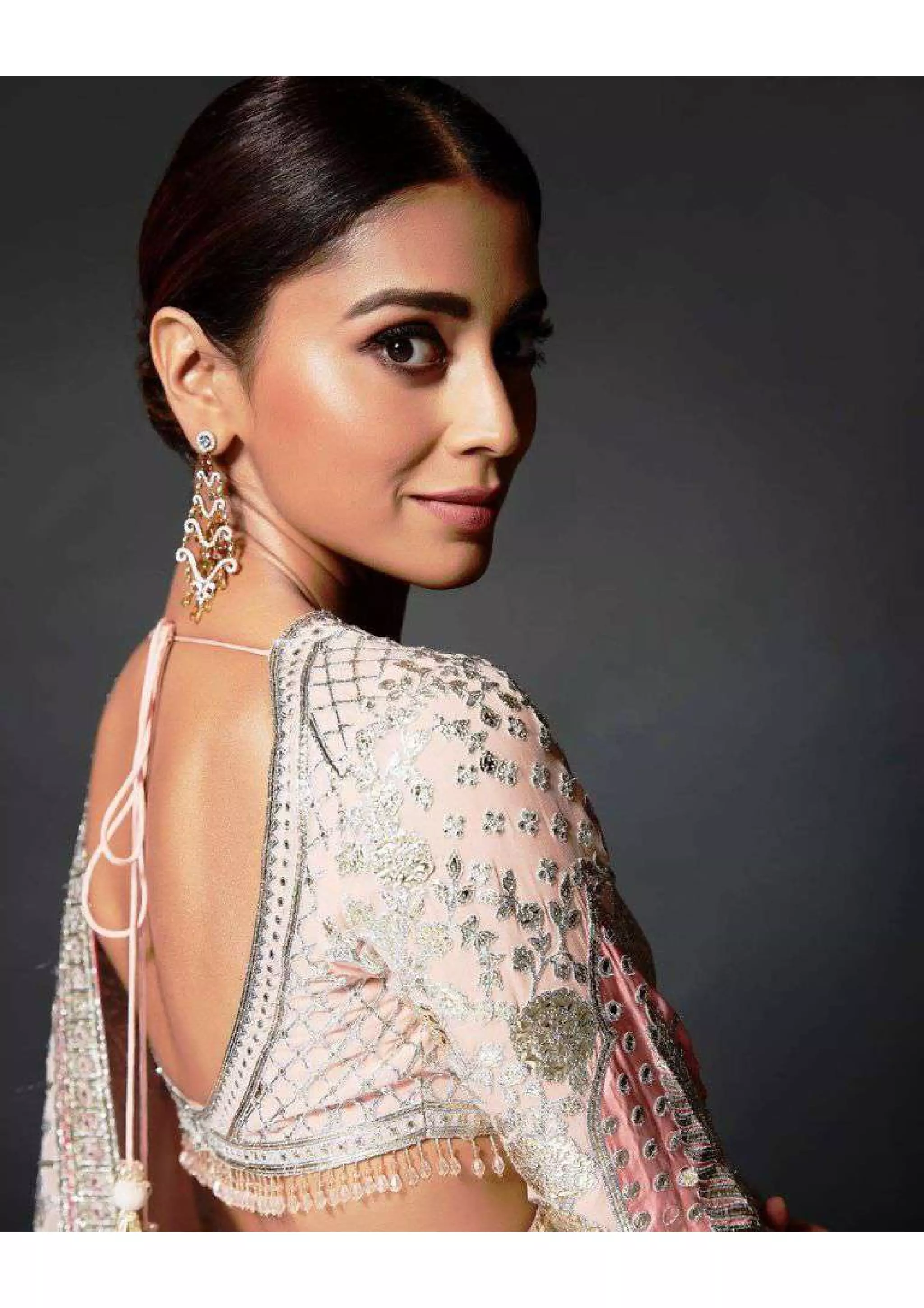 shriya saran hot photos (1).pdf