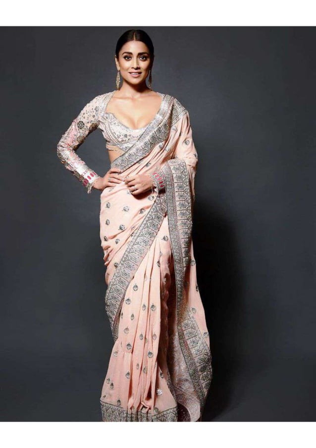 shriya saran hot photos (1).pdf