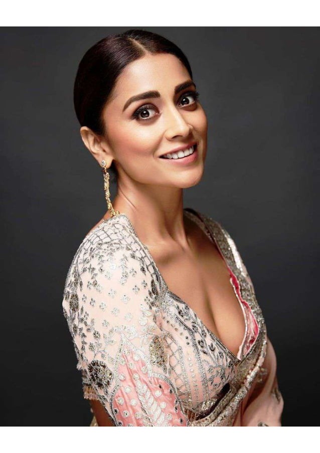 shriya saran hot photos (1).pdf