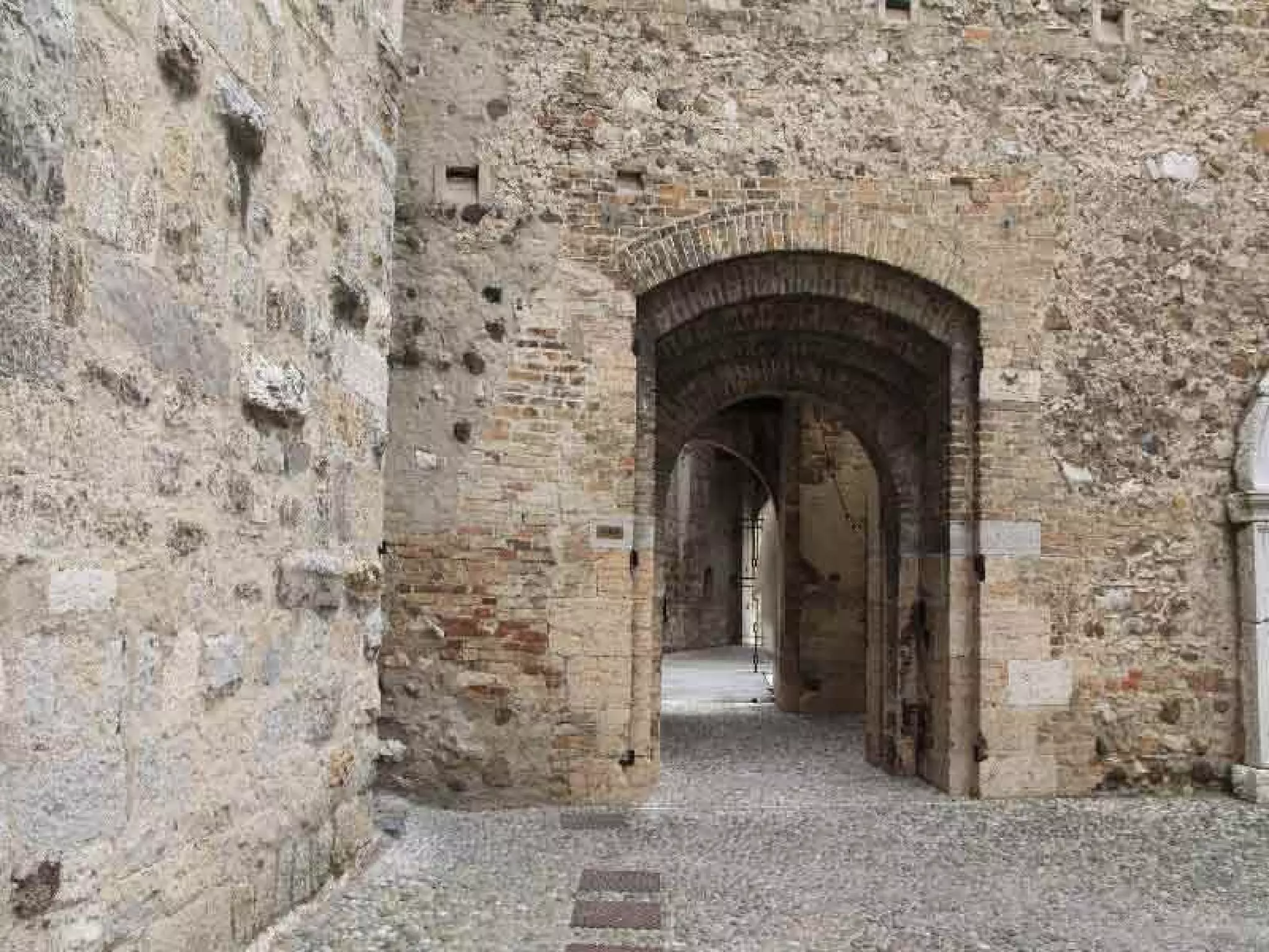 Sirmione e il castello scaligero | PPT