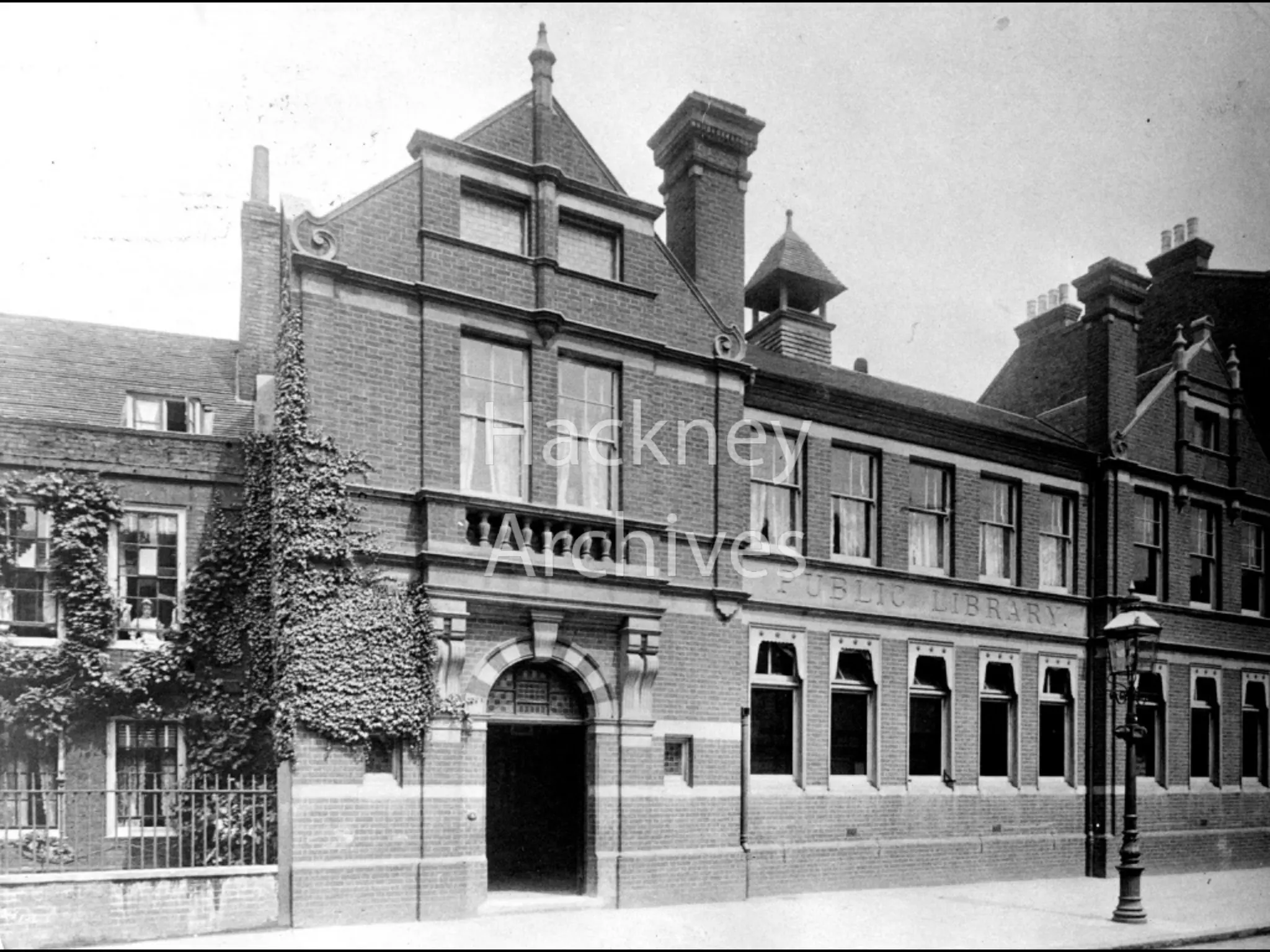 Photos from the Hackney Archives - by Amir Dotan | PDF