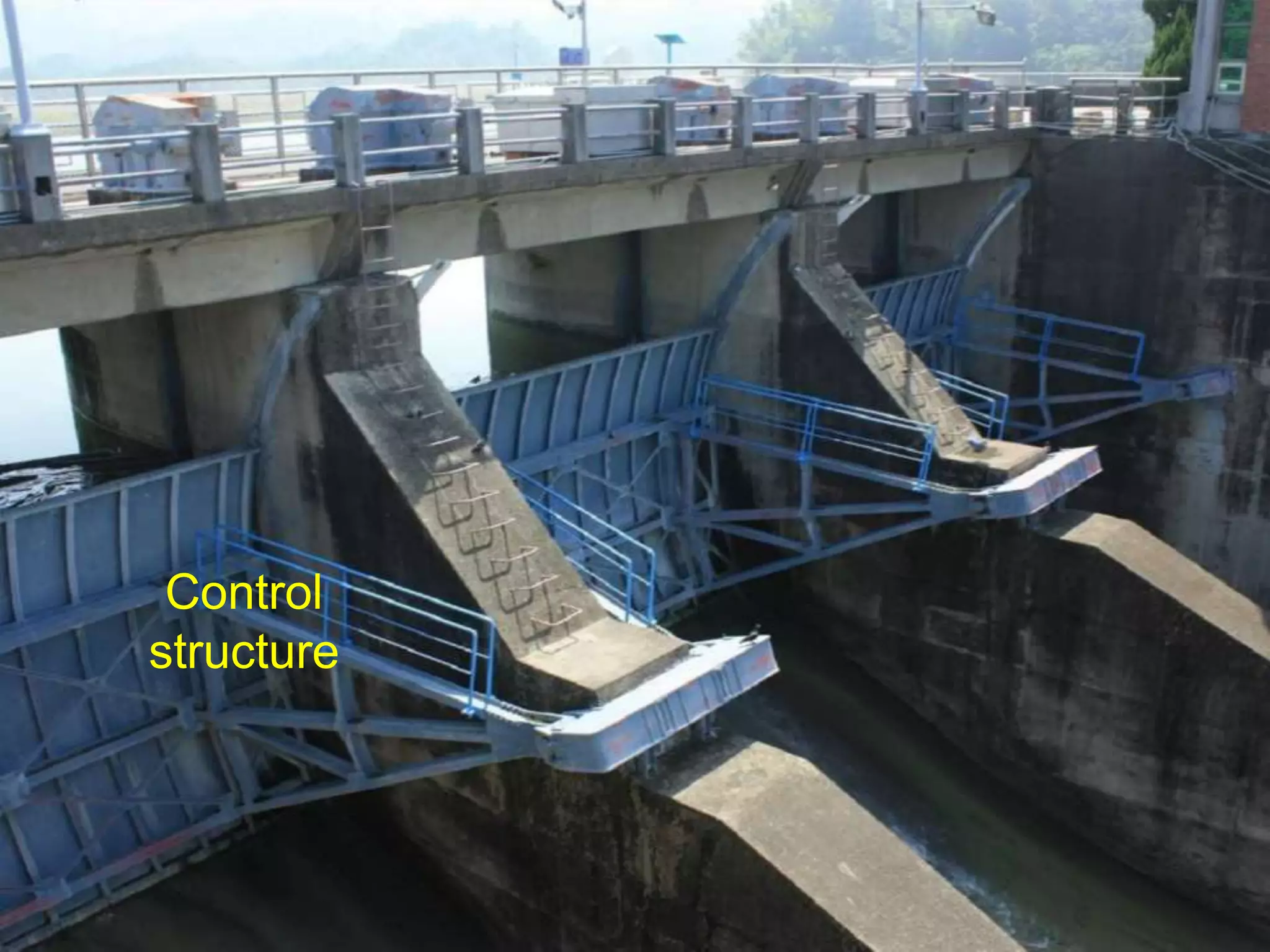 Spillways, Spillway capacity, flood routing through spillways ...