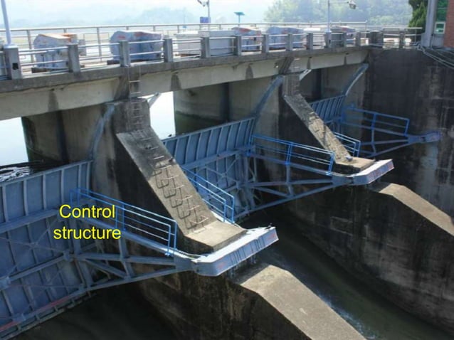 Spillways, Spillway capacity, flood routing through spillways ...