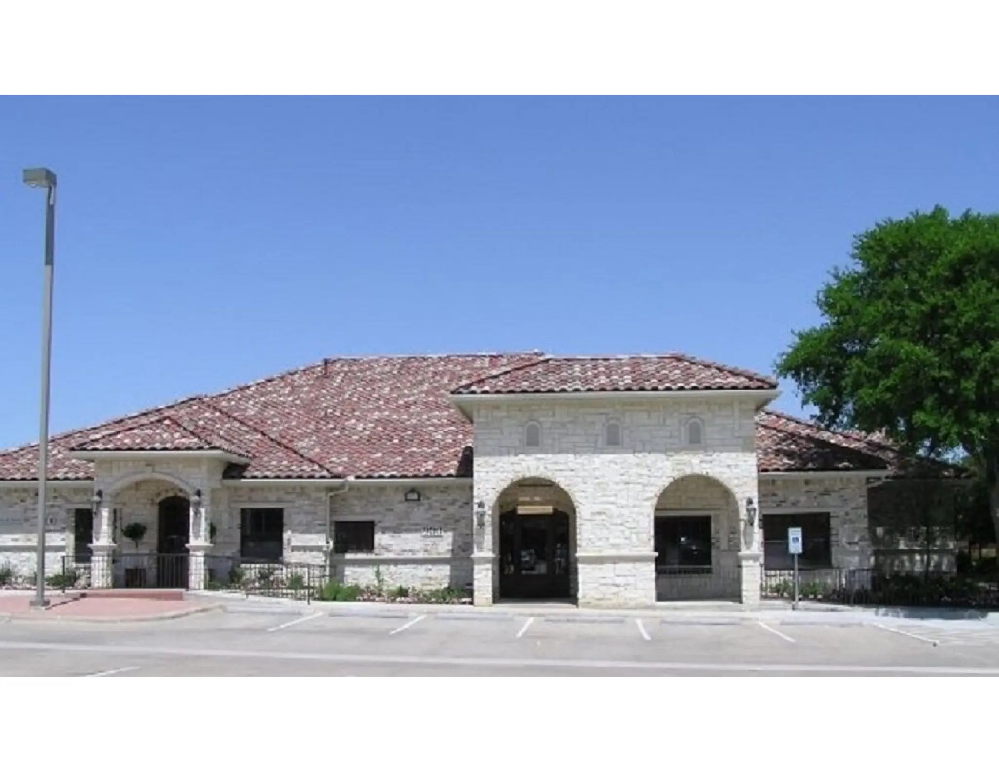 Storefront view Dallas dentist Lynn Dental Care.pdf