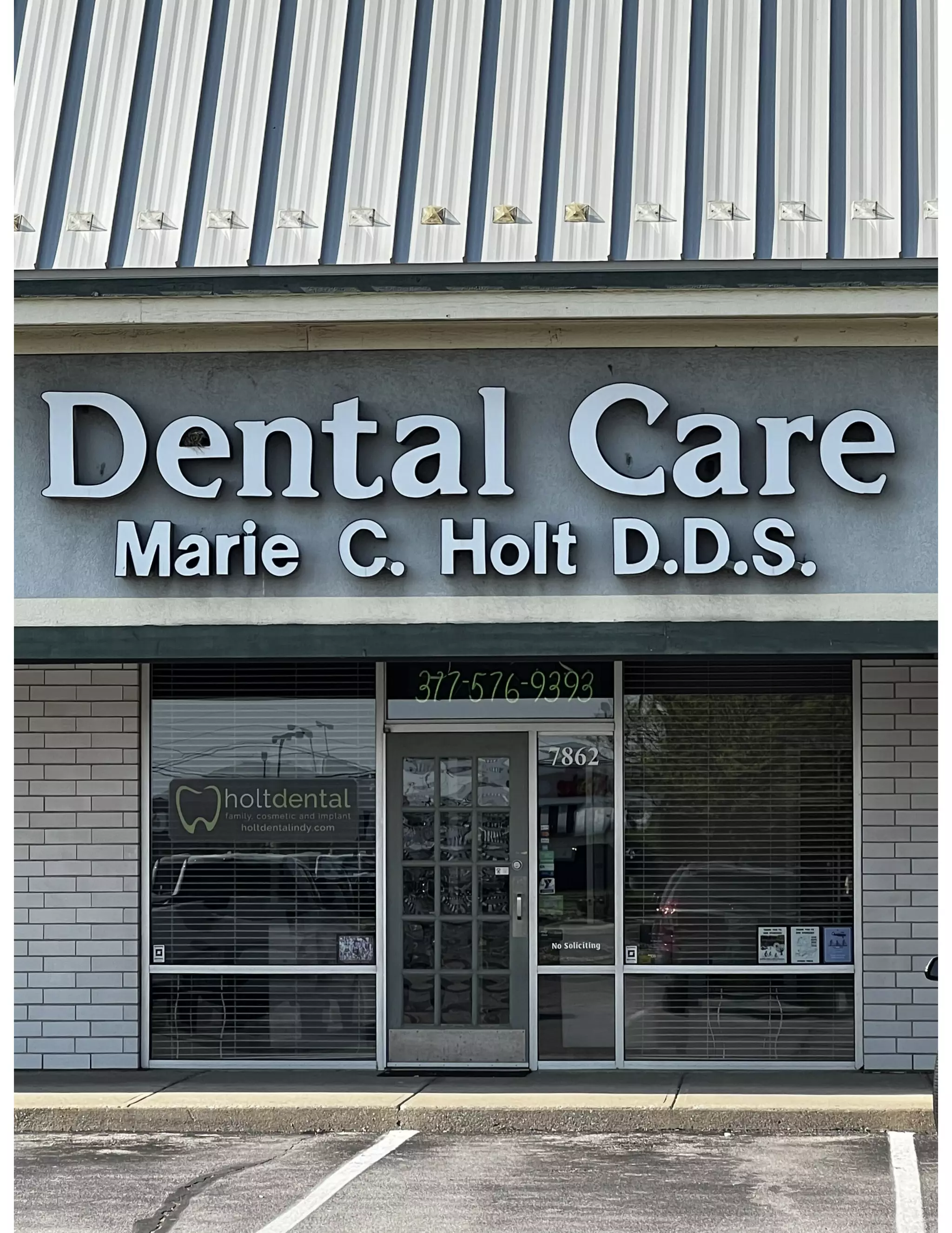 Storefront view Fishers dentist Holt Dental.pdf