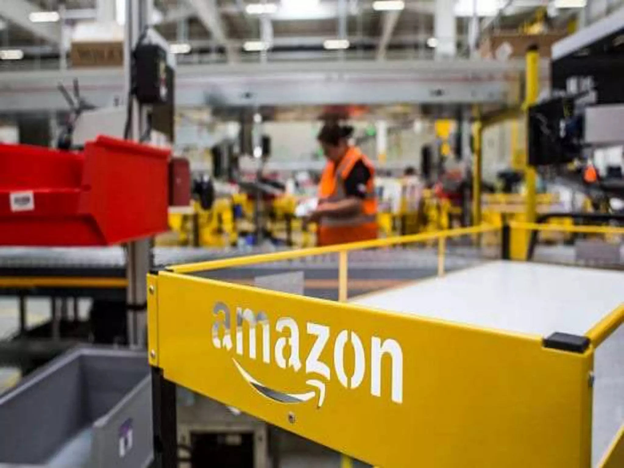 Supply chain management of amazon | PPTX
