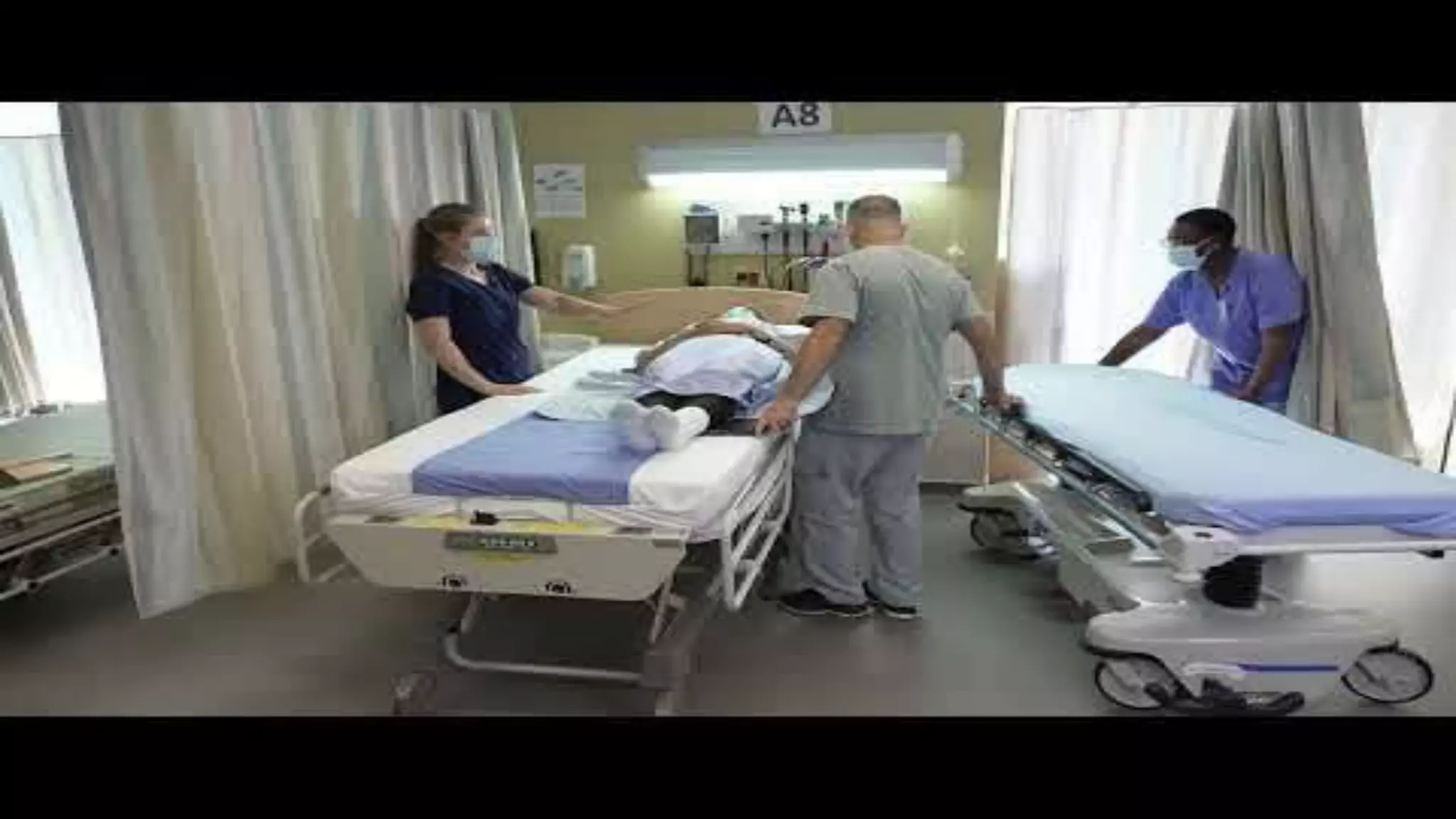 transfering patient from bed to stretcher.pptx