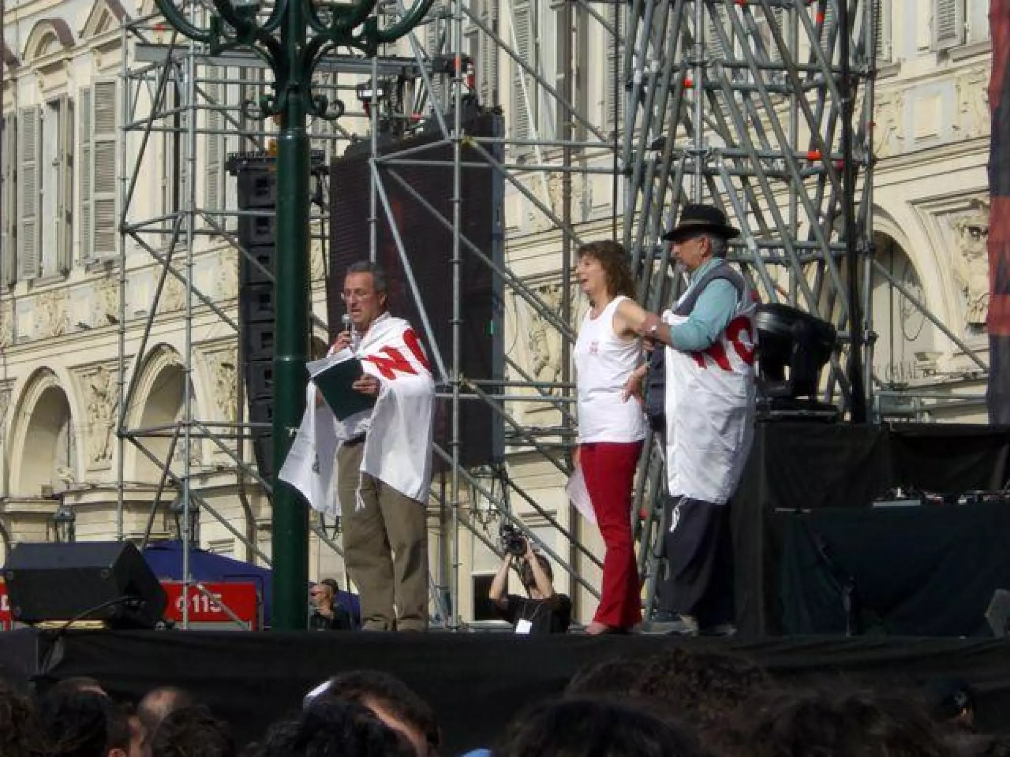 Raccolta e certificazione firme v-day2 amici di beppe grillo di torino ...