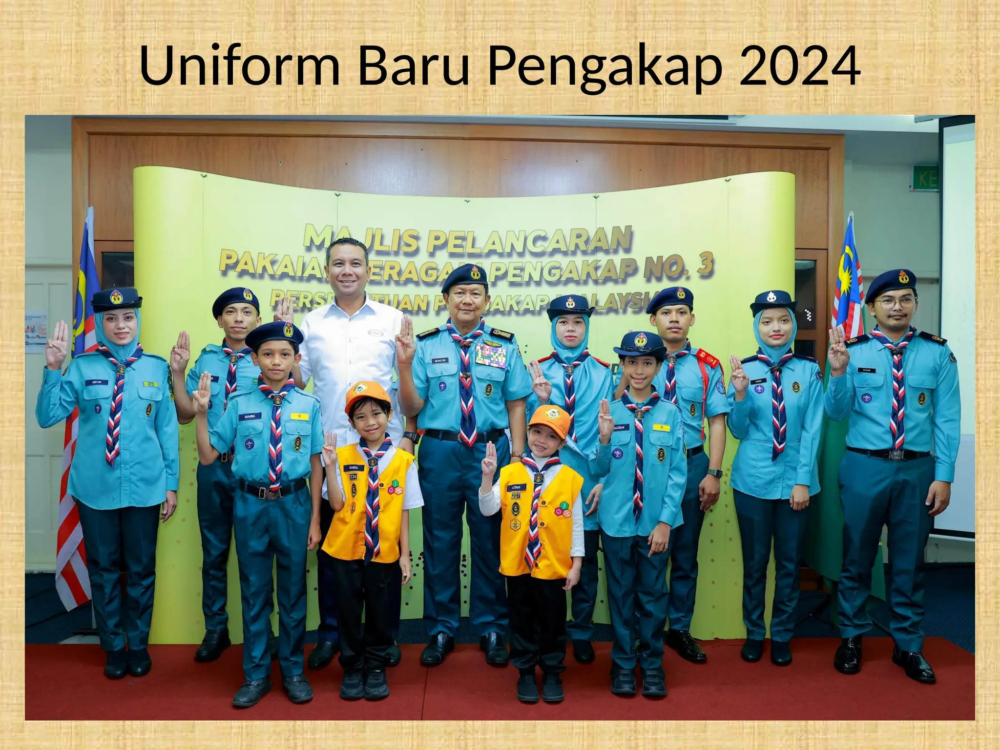 Uniform Baru vs Uniform Lama Pengakap Malaysia 2025.pptx