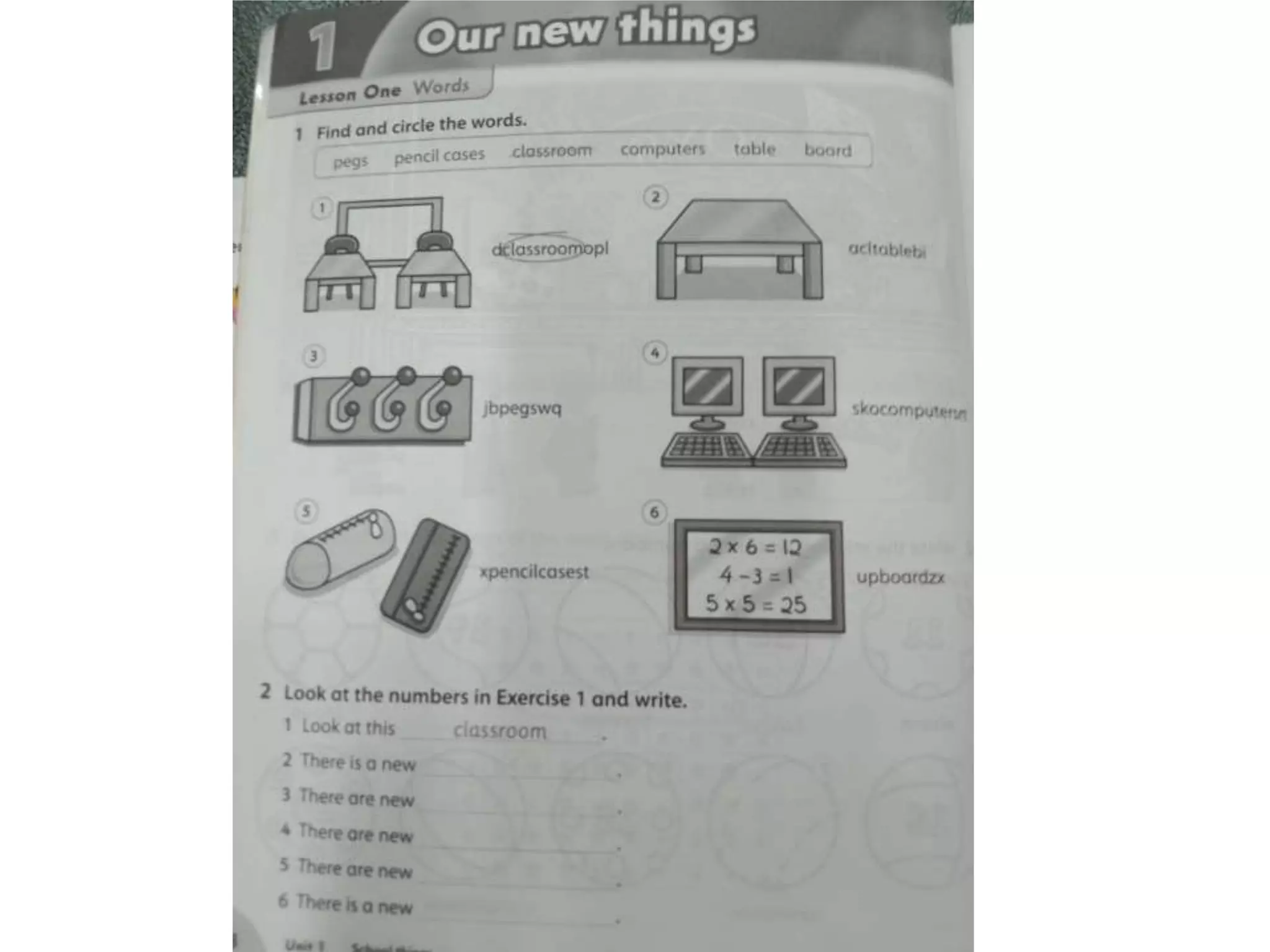 family and friends unit 1 lesson 2.pptx