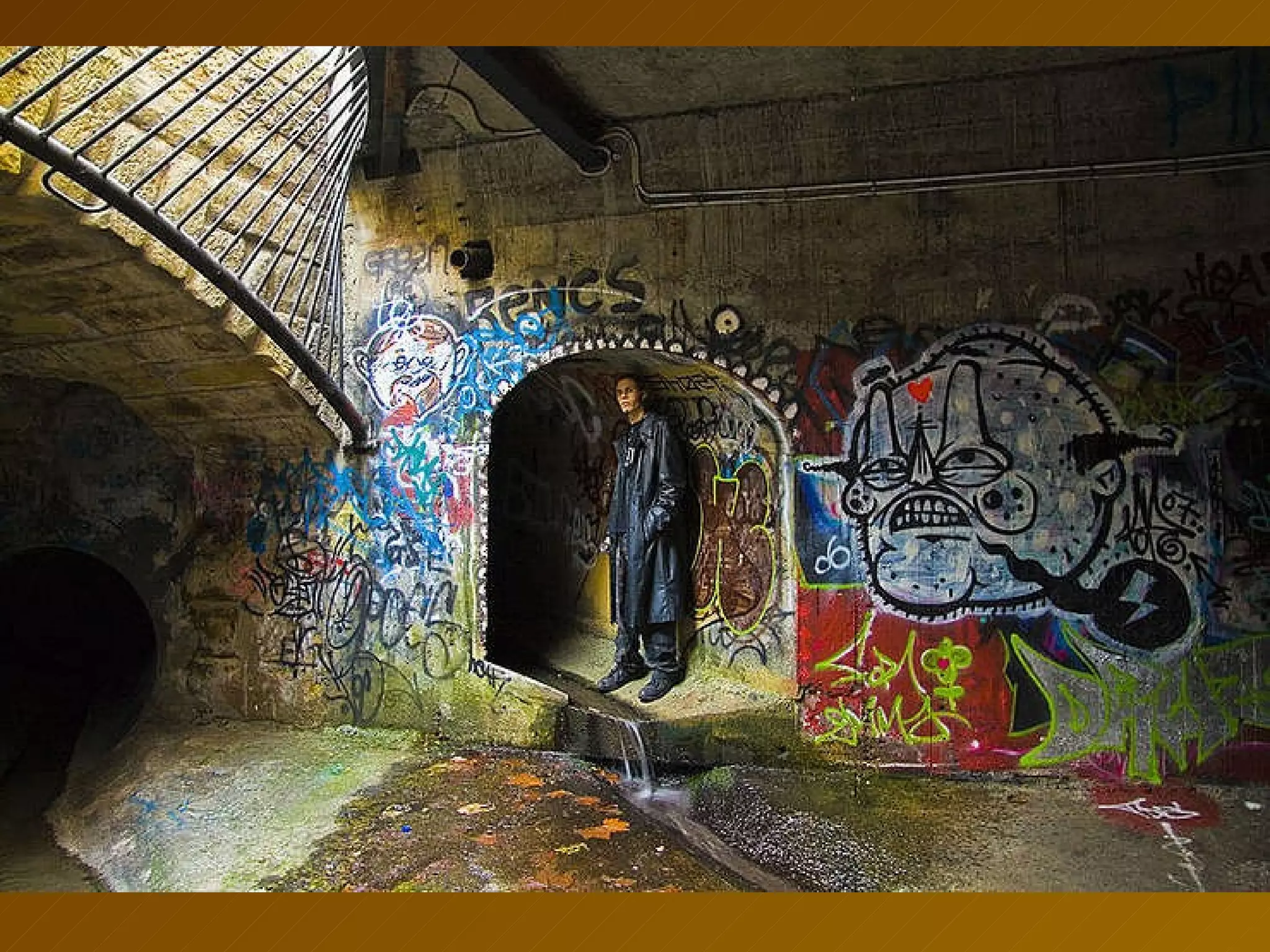 Urban spelunking | PPT